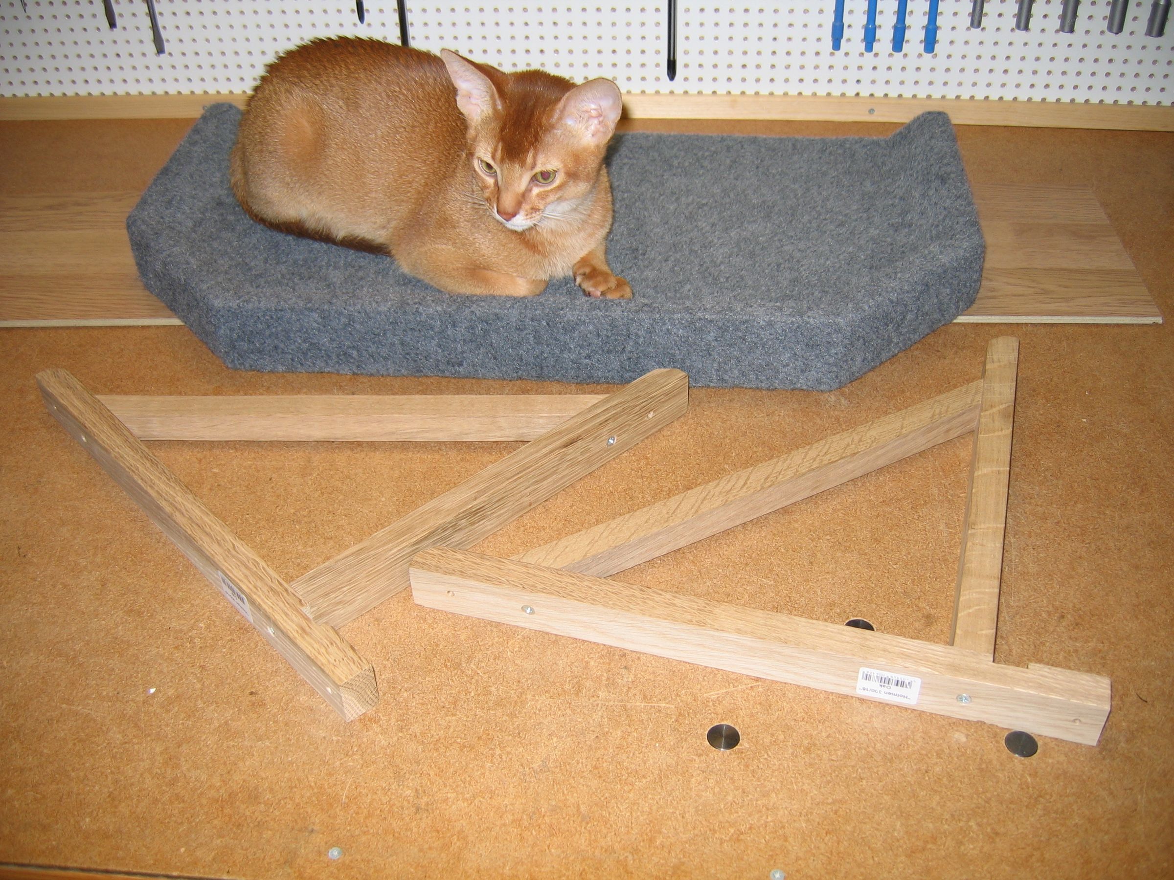 Full Size Cat Scratching / Climbing Post : 7 Steps - Instructables