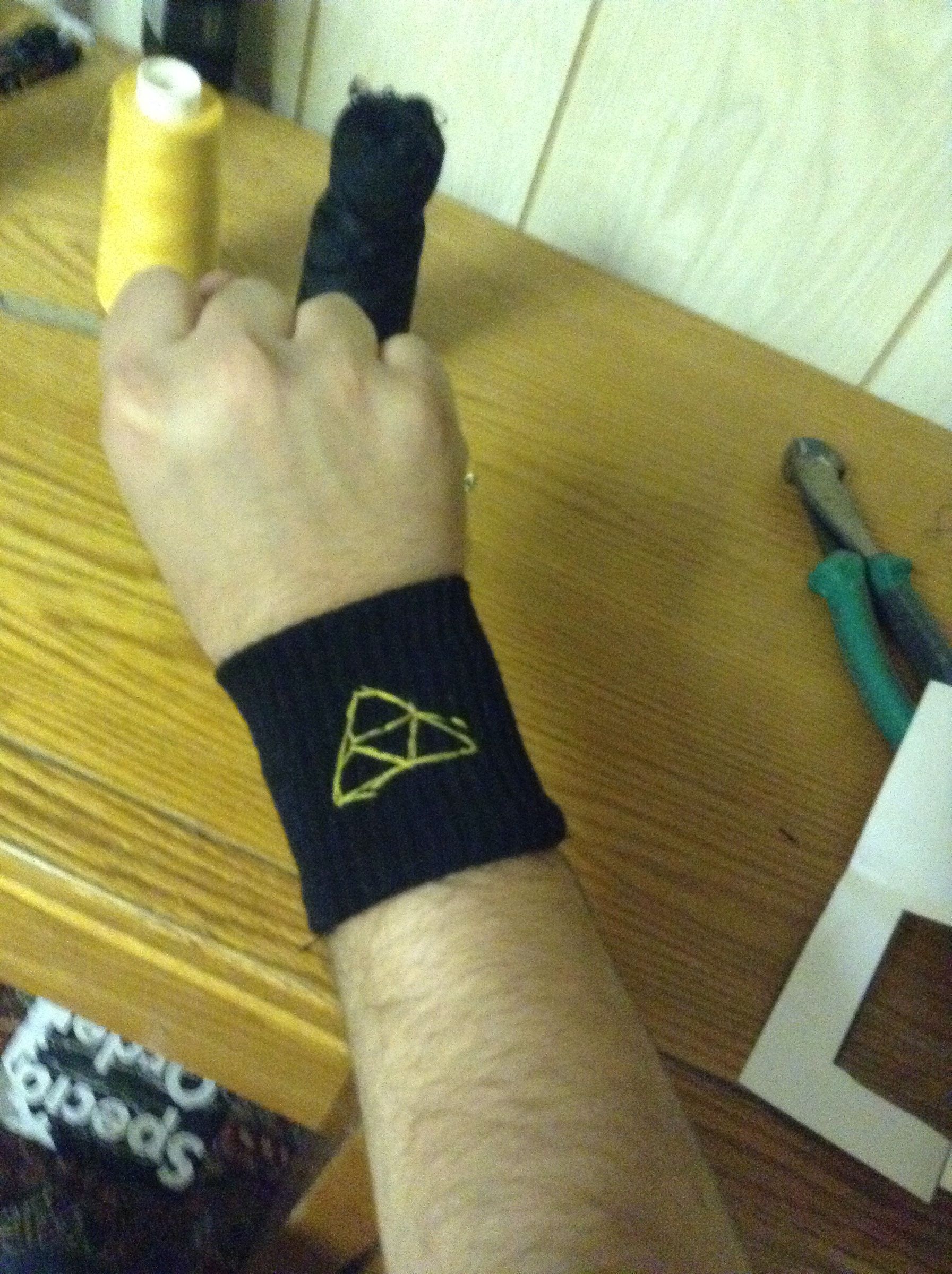 Logo Armband : 3 Steps - Instructables
