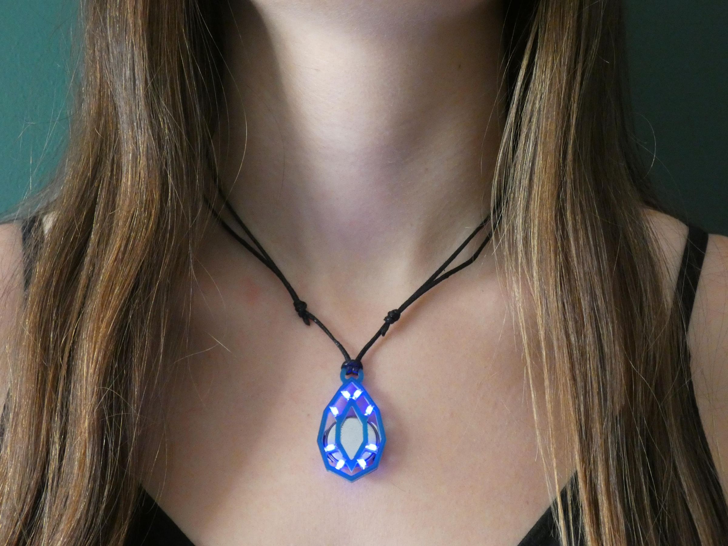 NeckLight V2 : Glow-In-The-Dark Necklaces With Shapes, Colors and ...