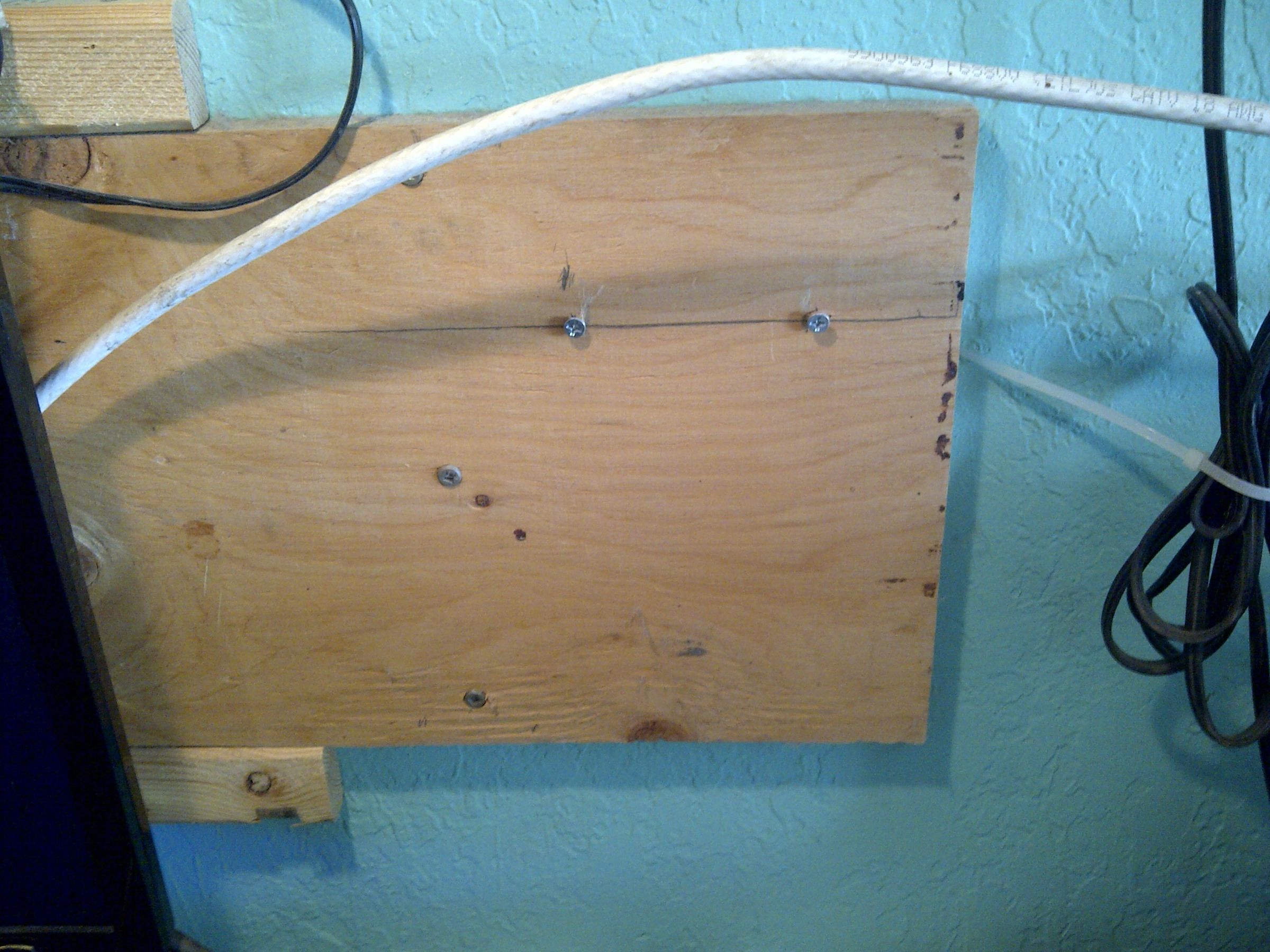CHEAP Wall-Mounted Monitors : 5 Steps - Instructables