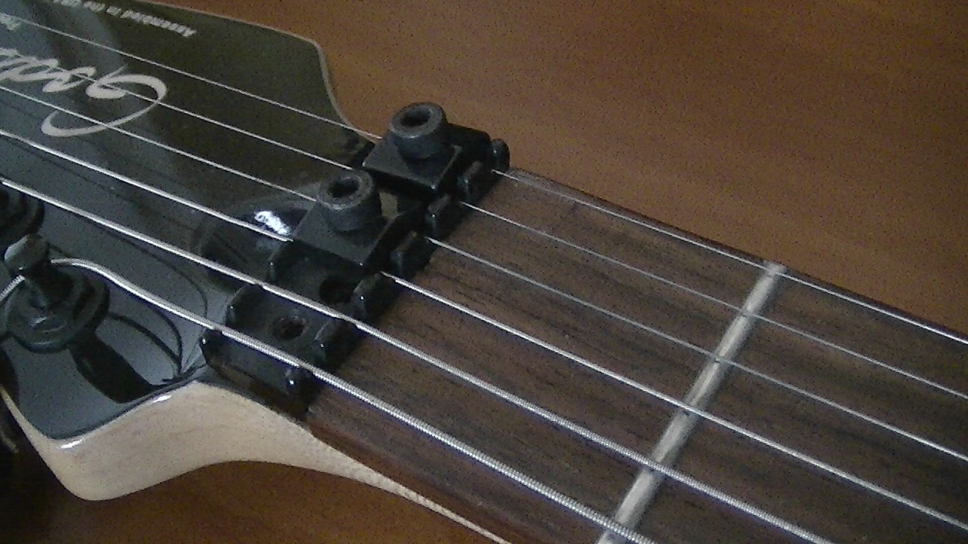 Change Floyd Rose Guitar's String : 10 Steps - Instructables