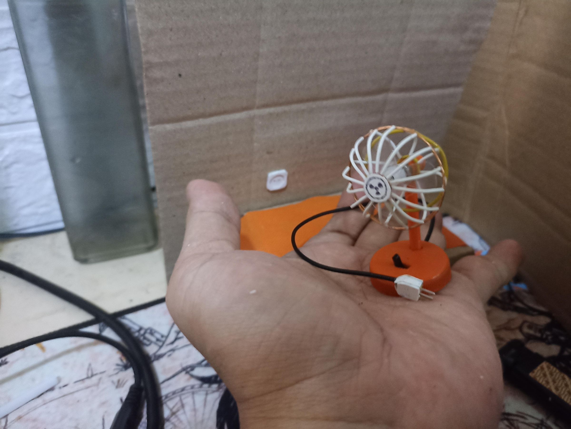 Working Tiny Fan With a Power Wall Plug : 7 Steps (with Pictures ...