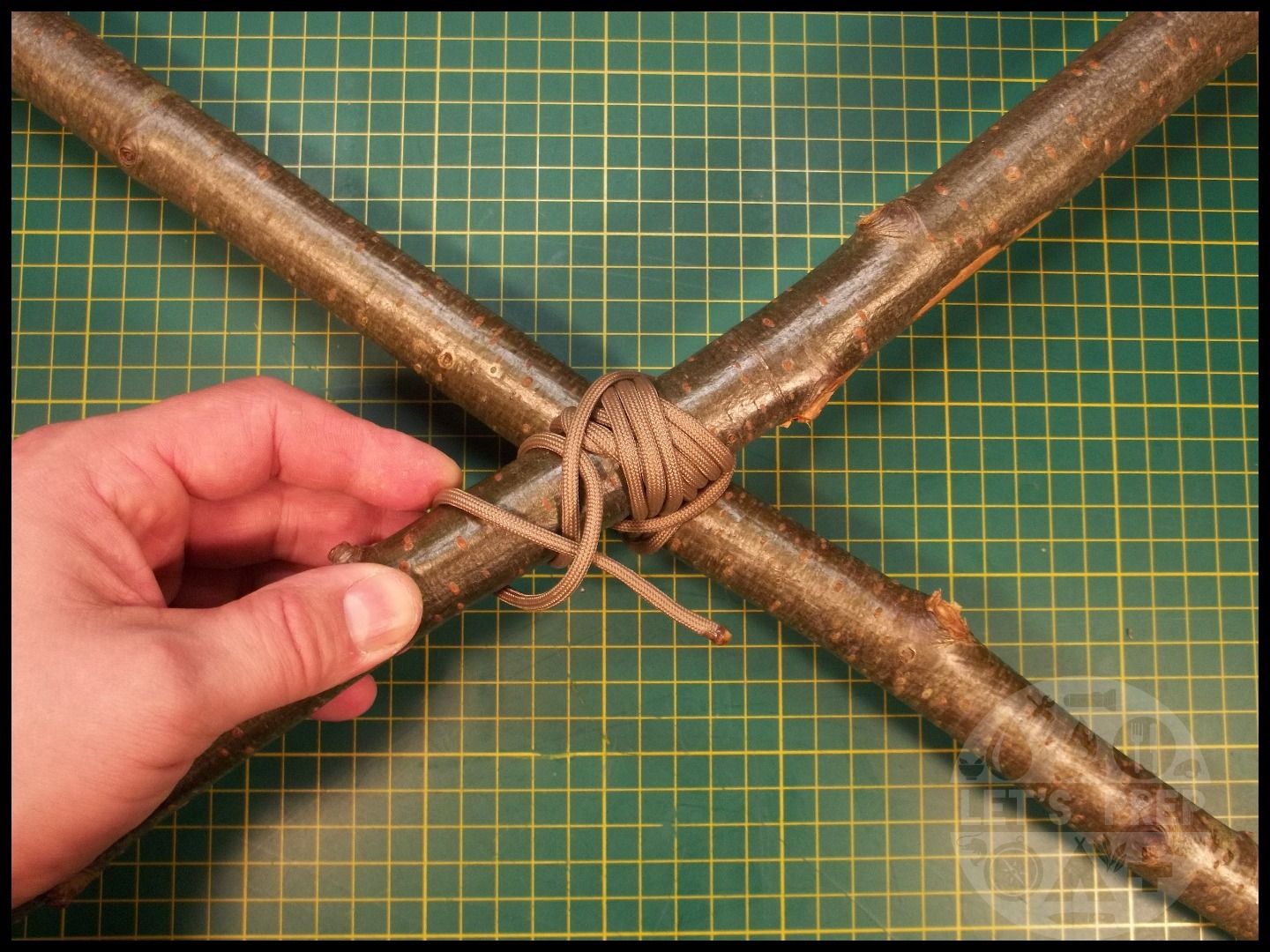 Quick Skills #5: How to Tie Lashings - Pt.2 Diagonal Lashing : 7 Steps ...