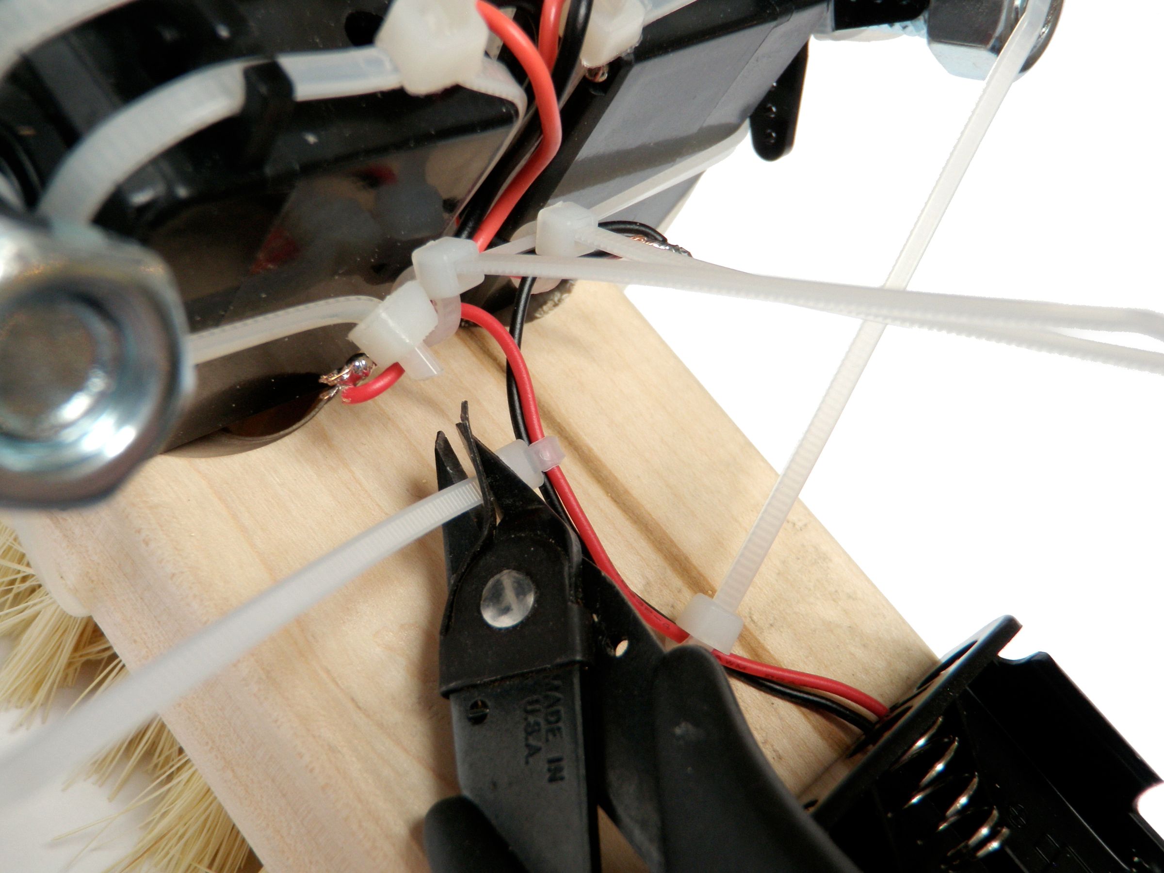 Simple Bots: Hopscotch : 9 Steps (with Pictures) - Instructables