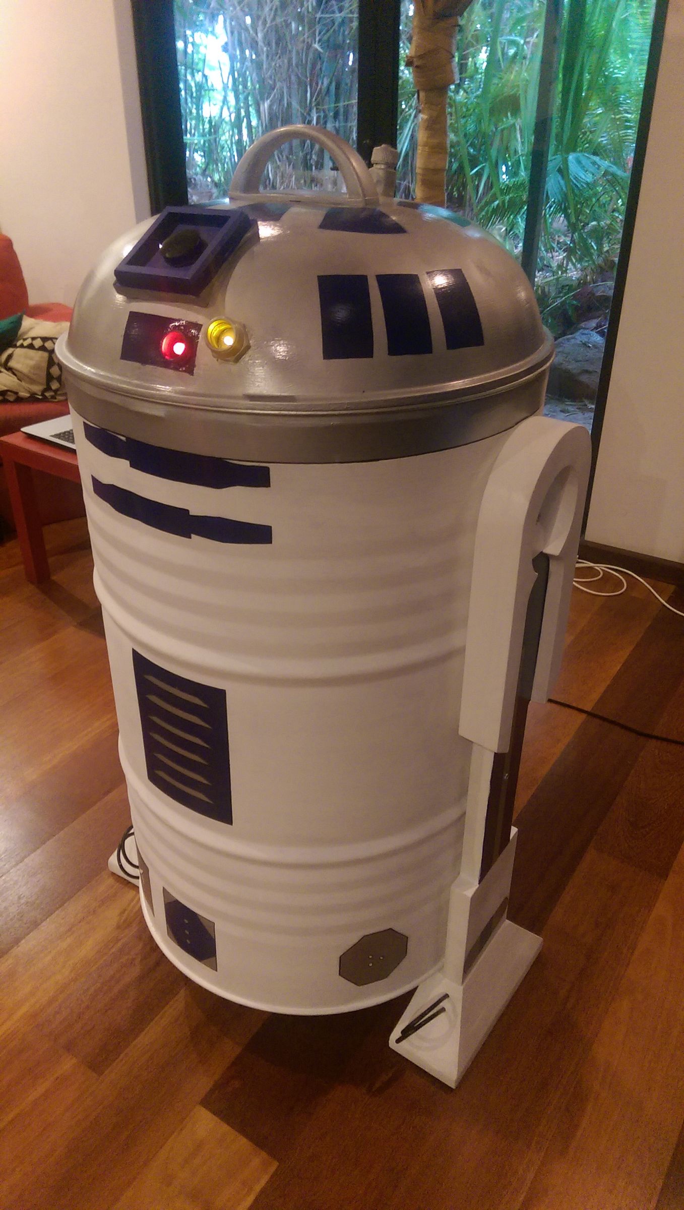 R2D2 Beer Cooler / Ice Box : 8 Steps (with Pictures) - Instructables