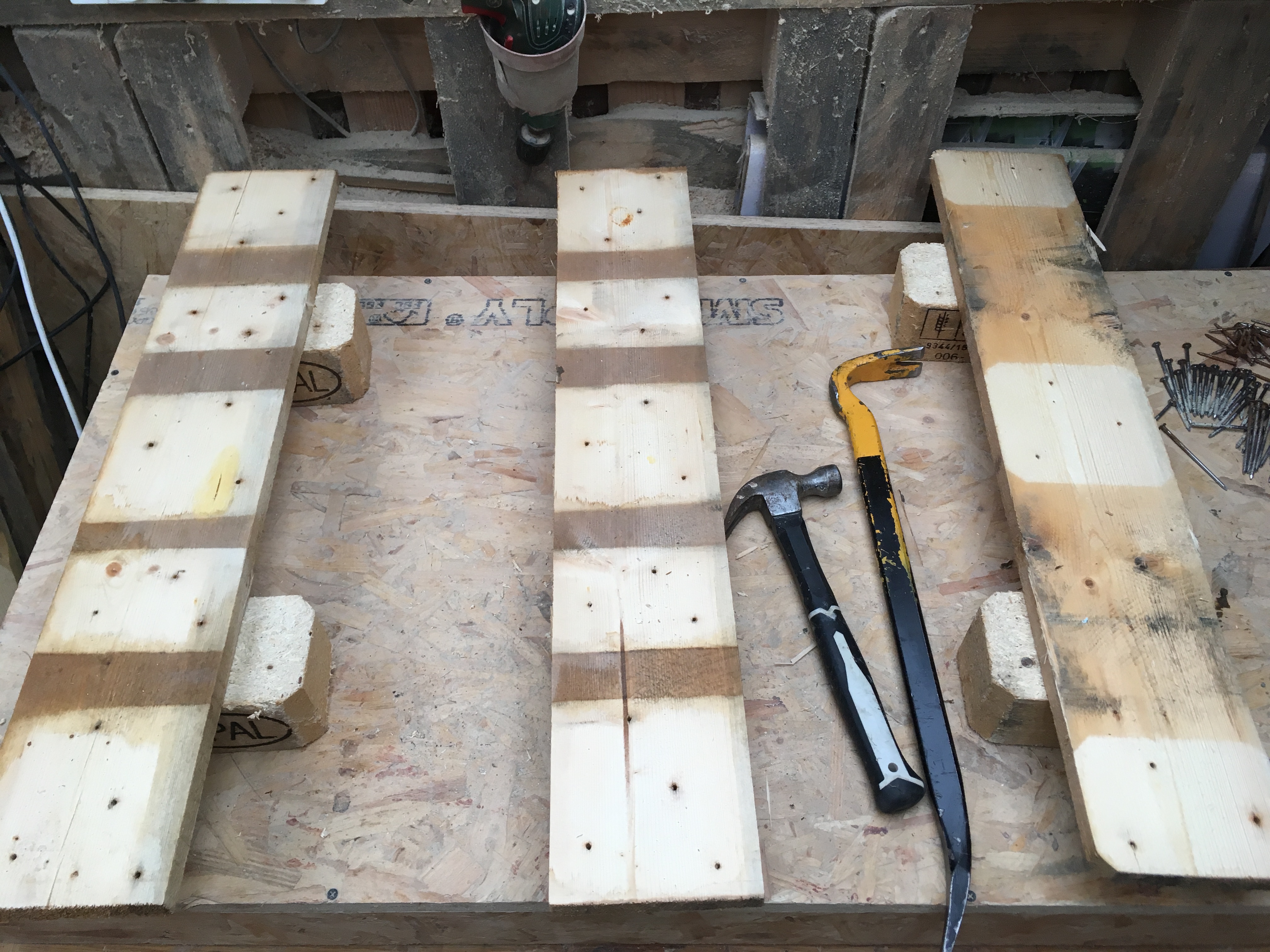 How to Disassemble a Pallet Efficiently : 8 Steps (with Pictures ...