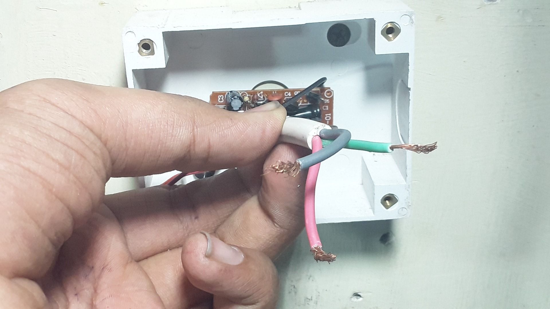 Usb Wall Outlet Hack : 9 Steps (with Pictures) - Instructables