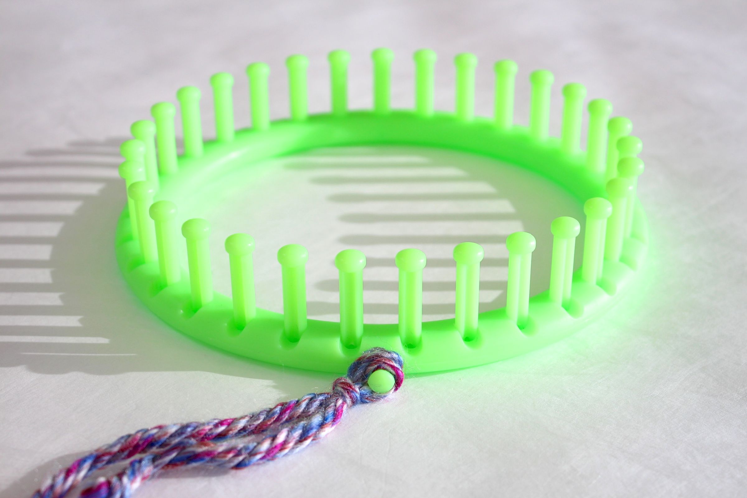 How to Knit an Infinity Scarf on a Loom : 15 Steps (with Pictures ...