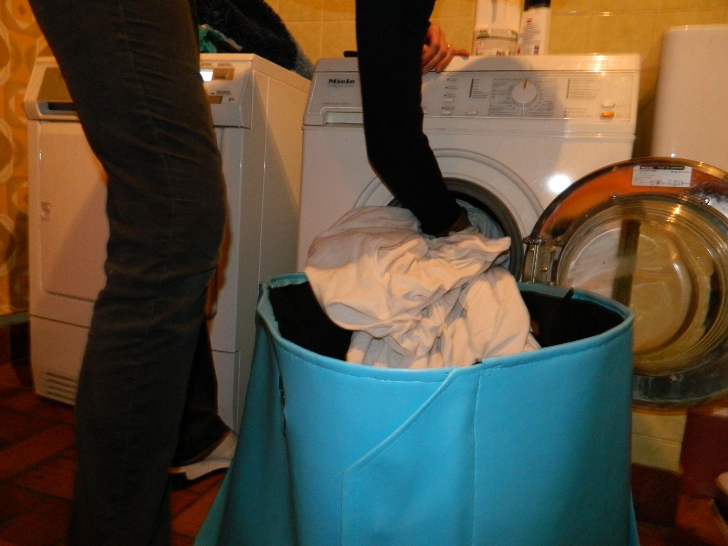 Flat Pack Laundry Basket : 5 Steps - Instructables