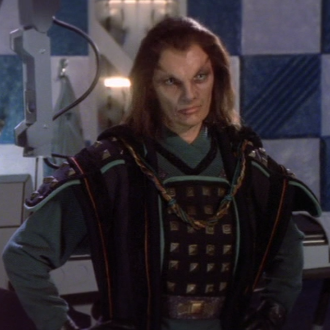 Minbari Warrior Shoulder Badges and Breastplate : 6 Steps - Instructables