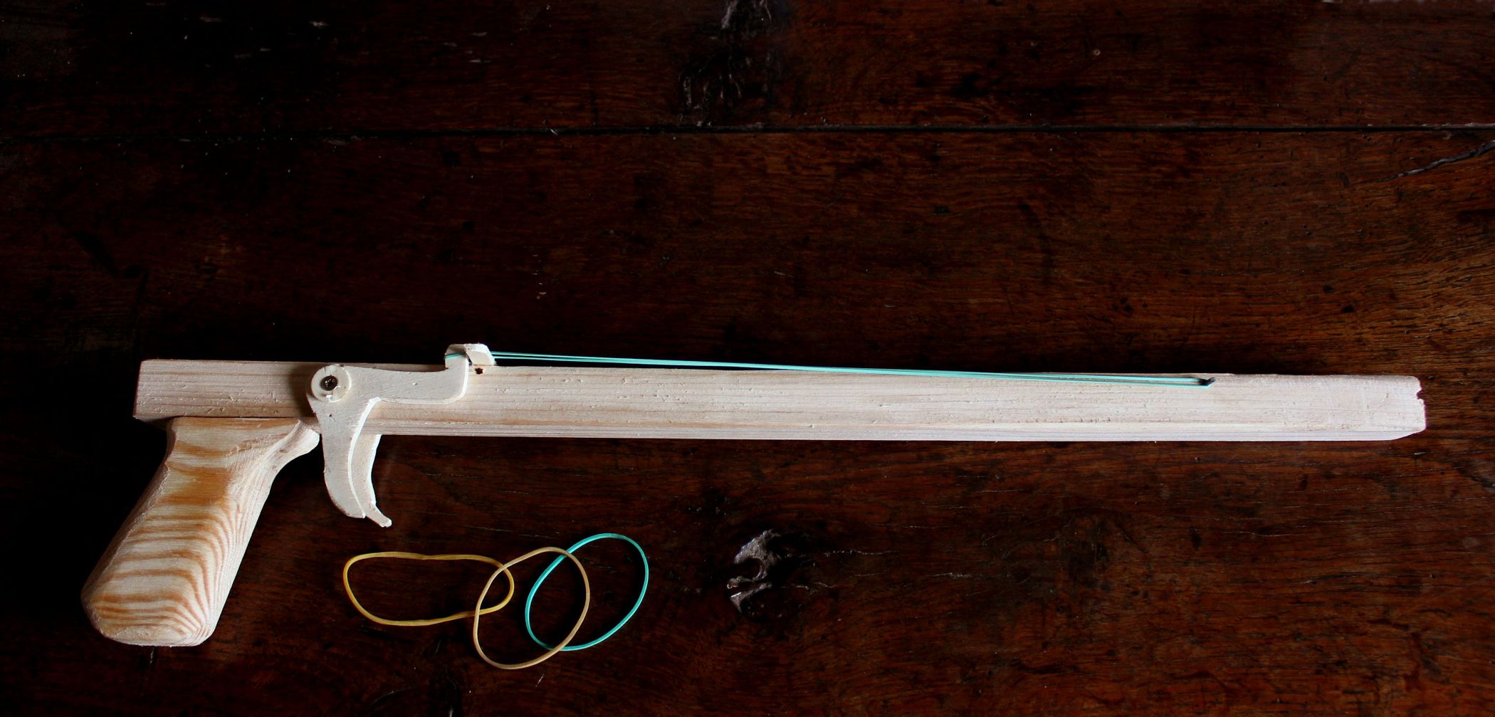 How to Make a Pallet Wood Rubber Band Gun - Shoo-fly Shooter ...