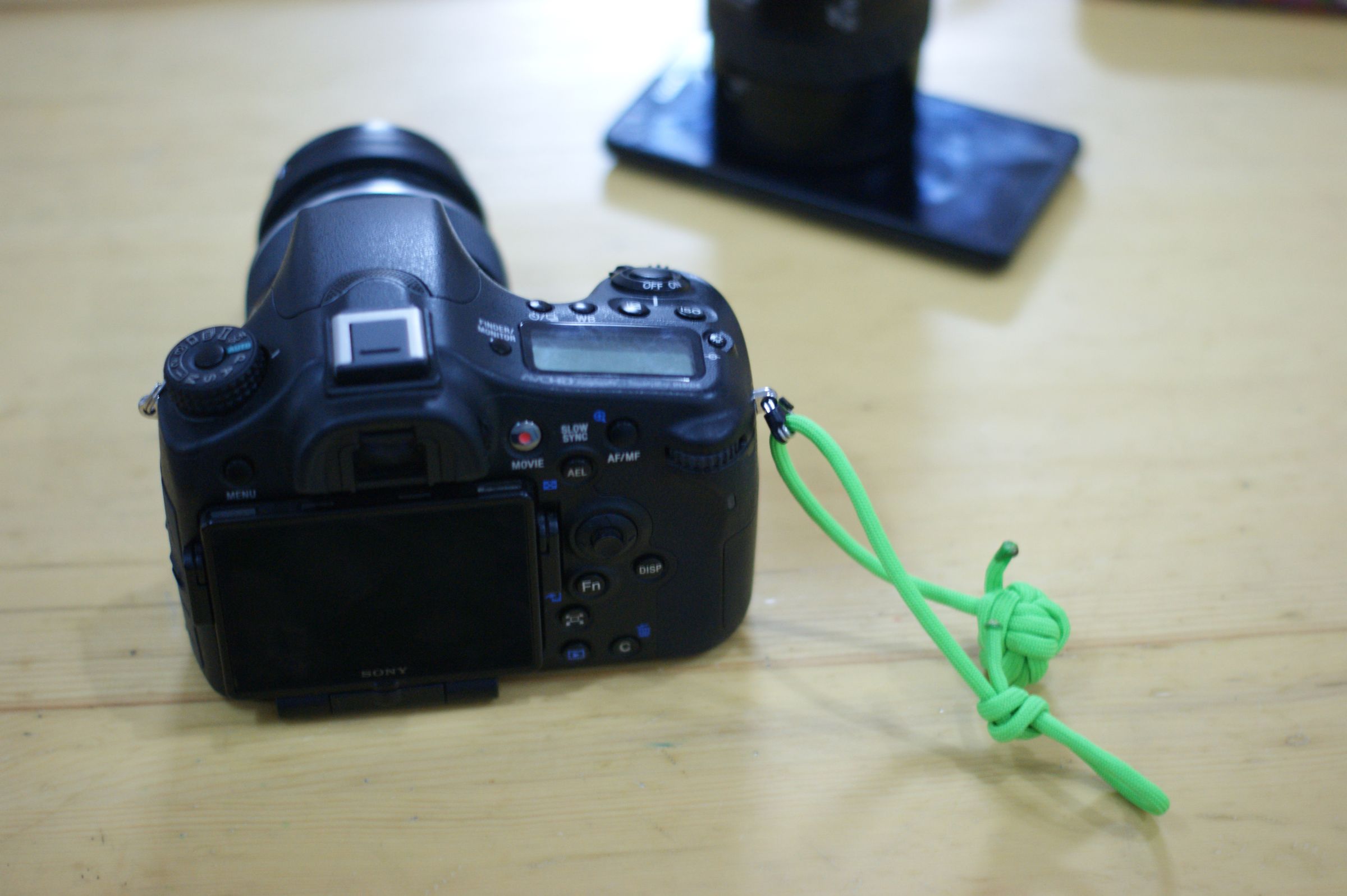Quick-Release Paracord Camera Wrist Strap W/ GIF : 11 Steps - Instructables