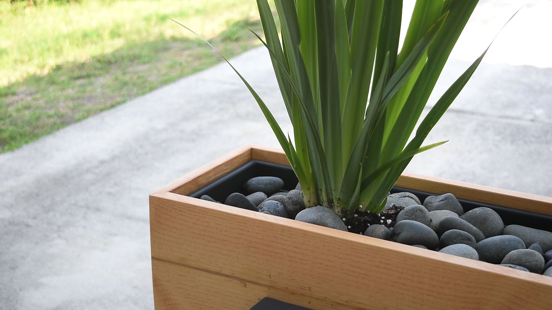 HOW TO MAKE a RAISED PLANTER BOX : 6 Steps (with Pictures) - Instructables