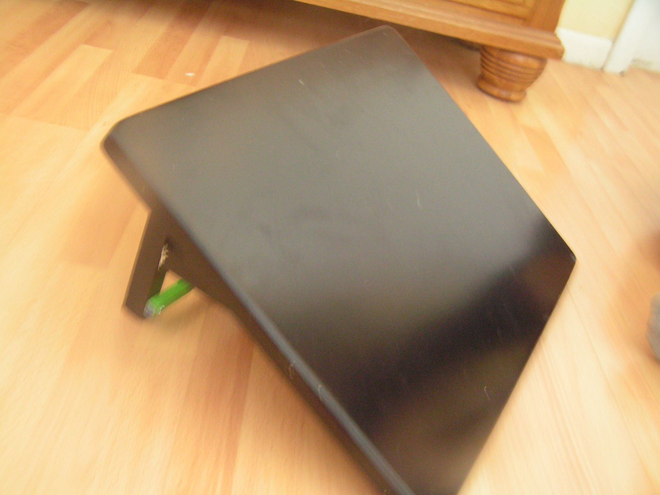 Office Foot Stool From an Old Tray Table : 7 Steps - Instructables
