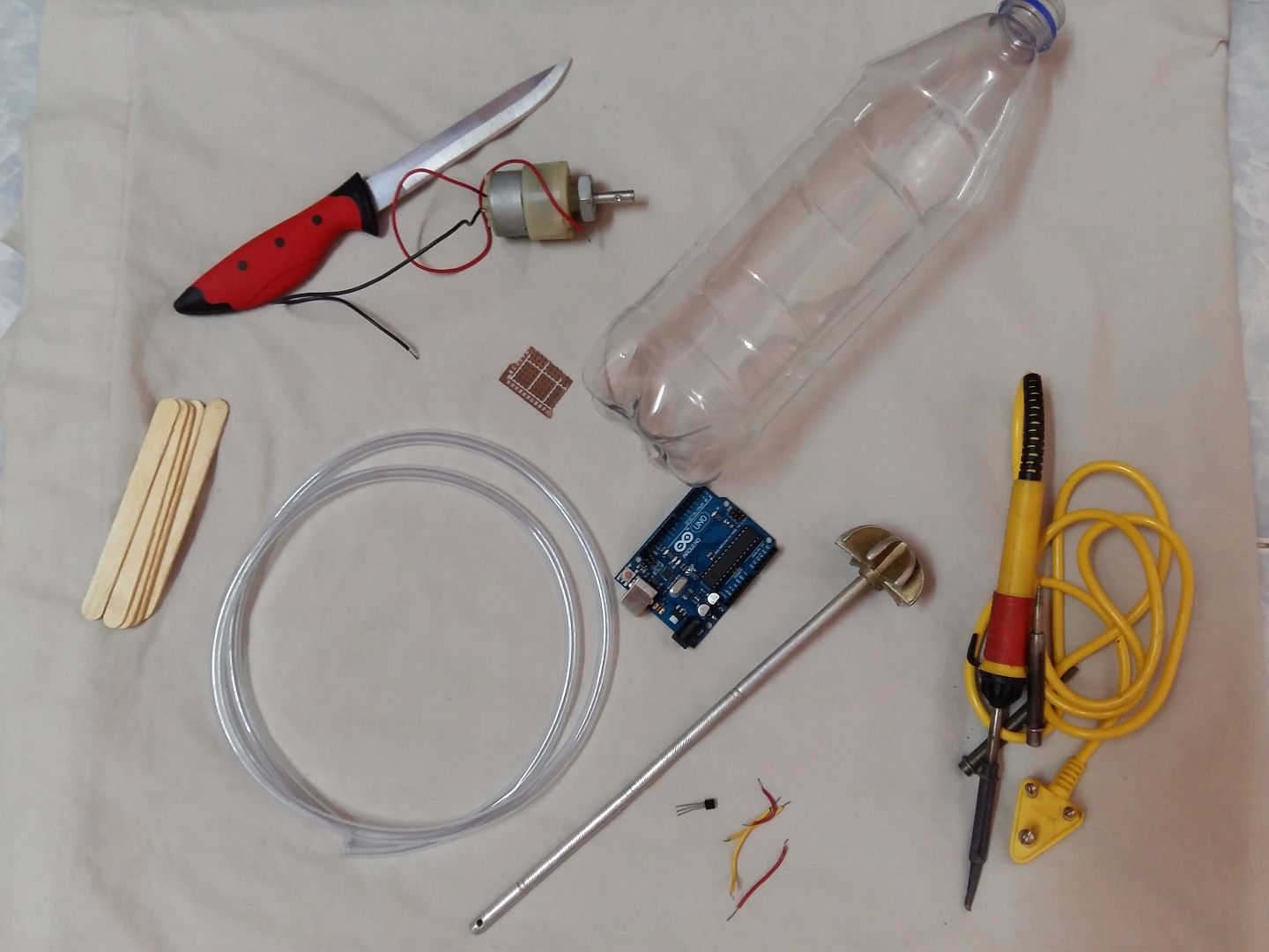 Simplest Automatic Fish Feeder : 6 Steps (with Pictures) - Instructables