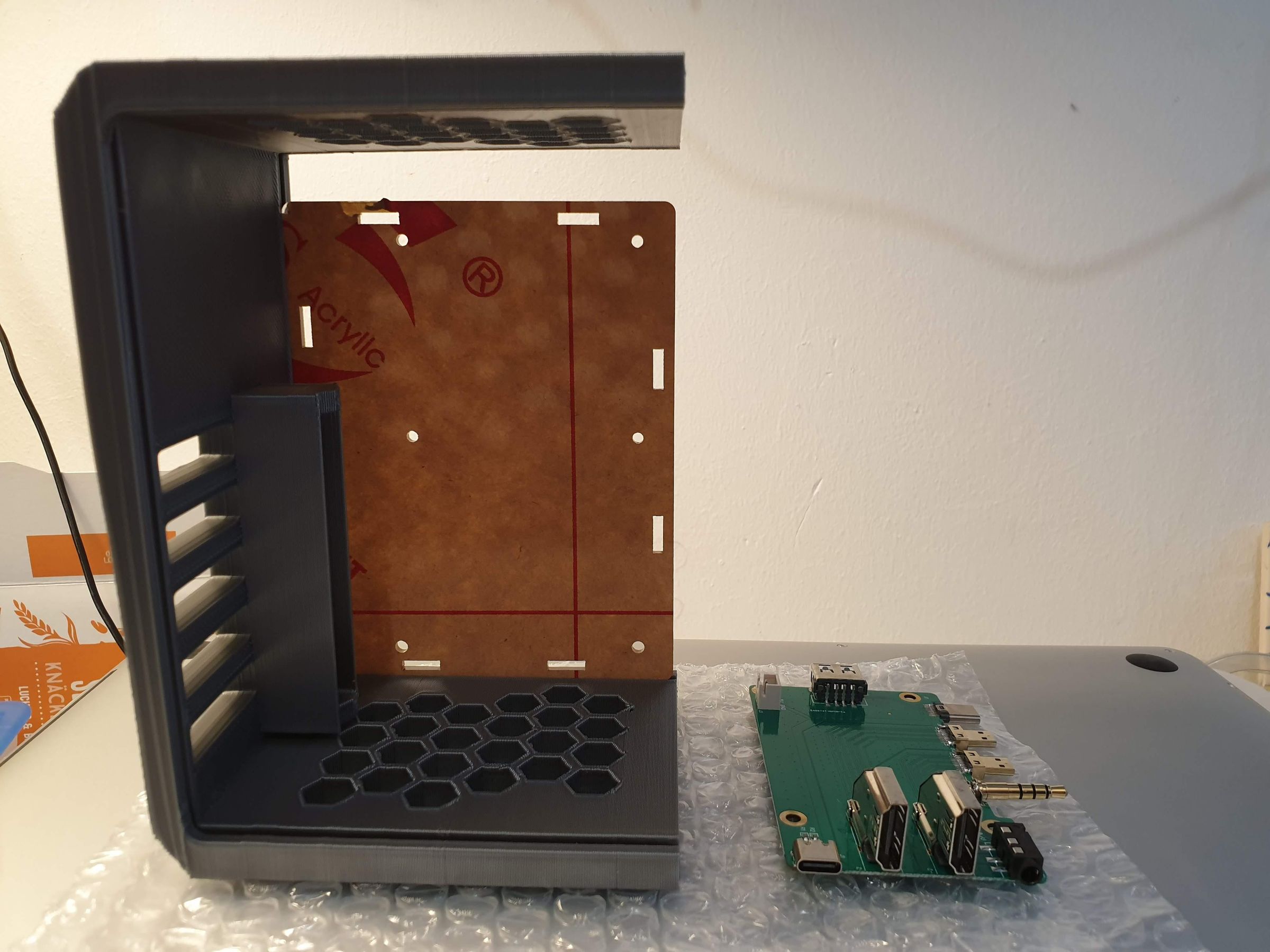 Desktop Pi Hardware Assembly : 12 Steps (with Pictures) - Instructables