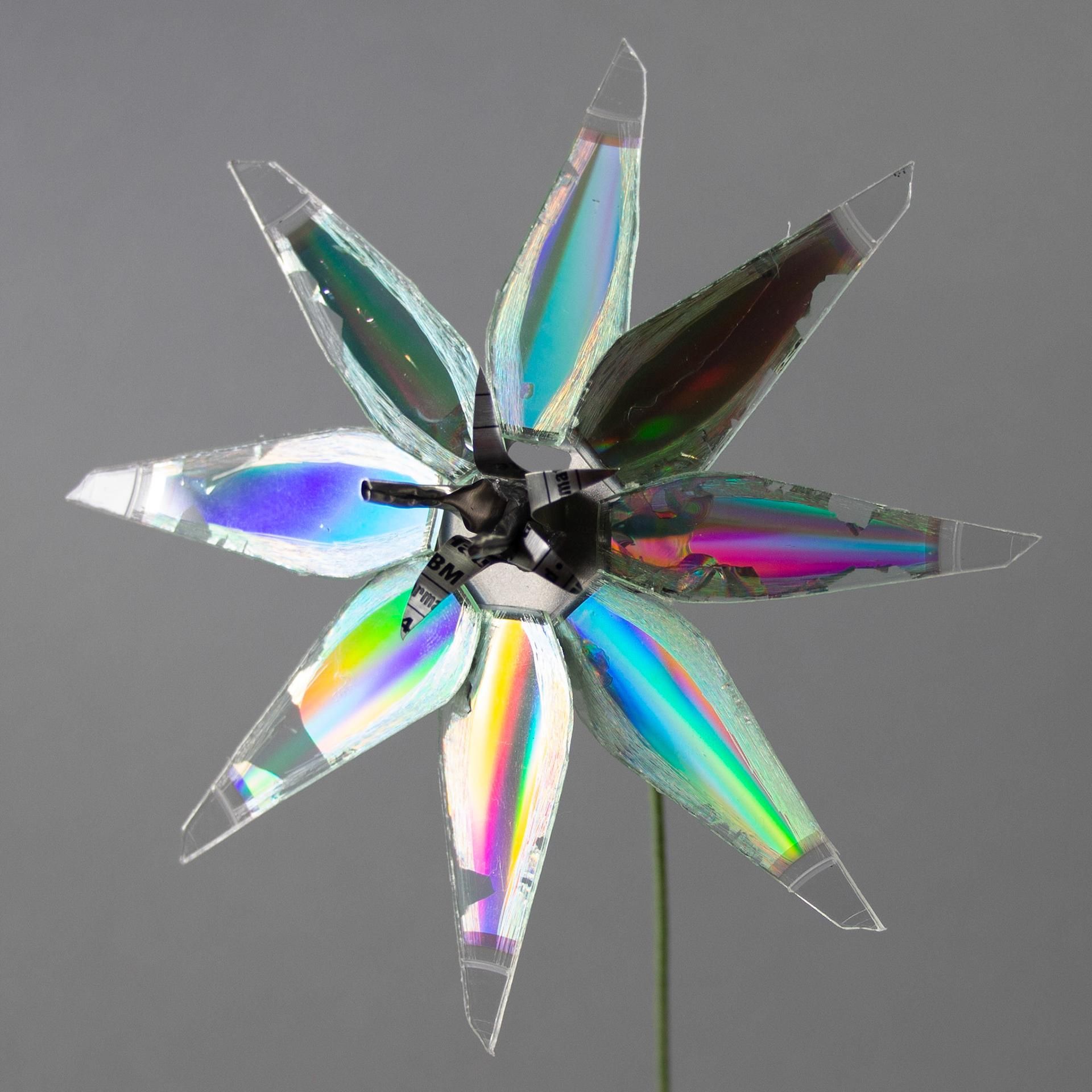 Recycled Flowers From DVDs, CDs, and Floppy Disks : 7 Steps (with ...