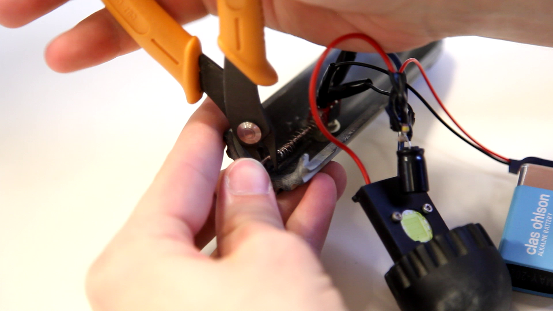 "Worlds Simplest" Neuralizer-build (Men in Black Memory Eraser) : 10 ...