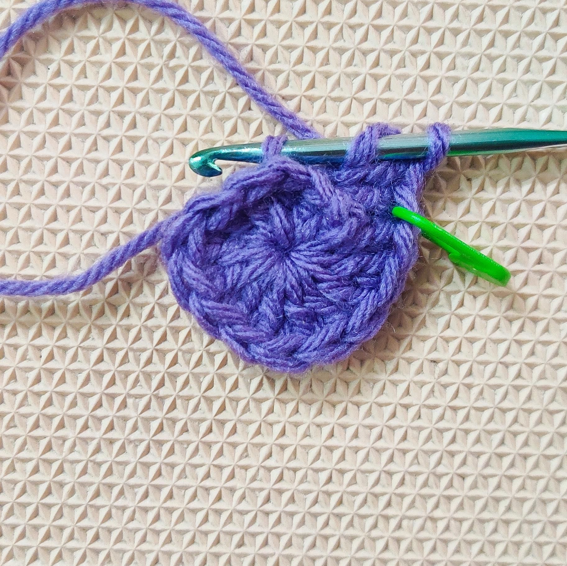 Crochet Seamless Spiral Circle With Raised Ridges : 7 Steps (with ...