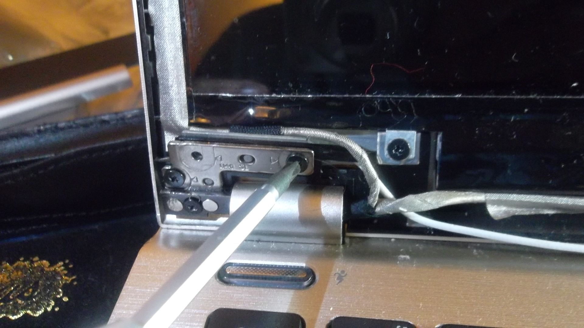 Repair Broken Hinges/case of Asus U46E-BAL5 Laptop : 8 Steps ...