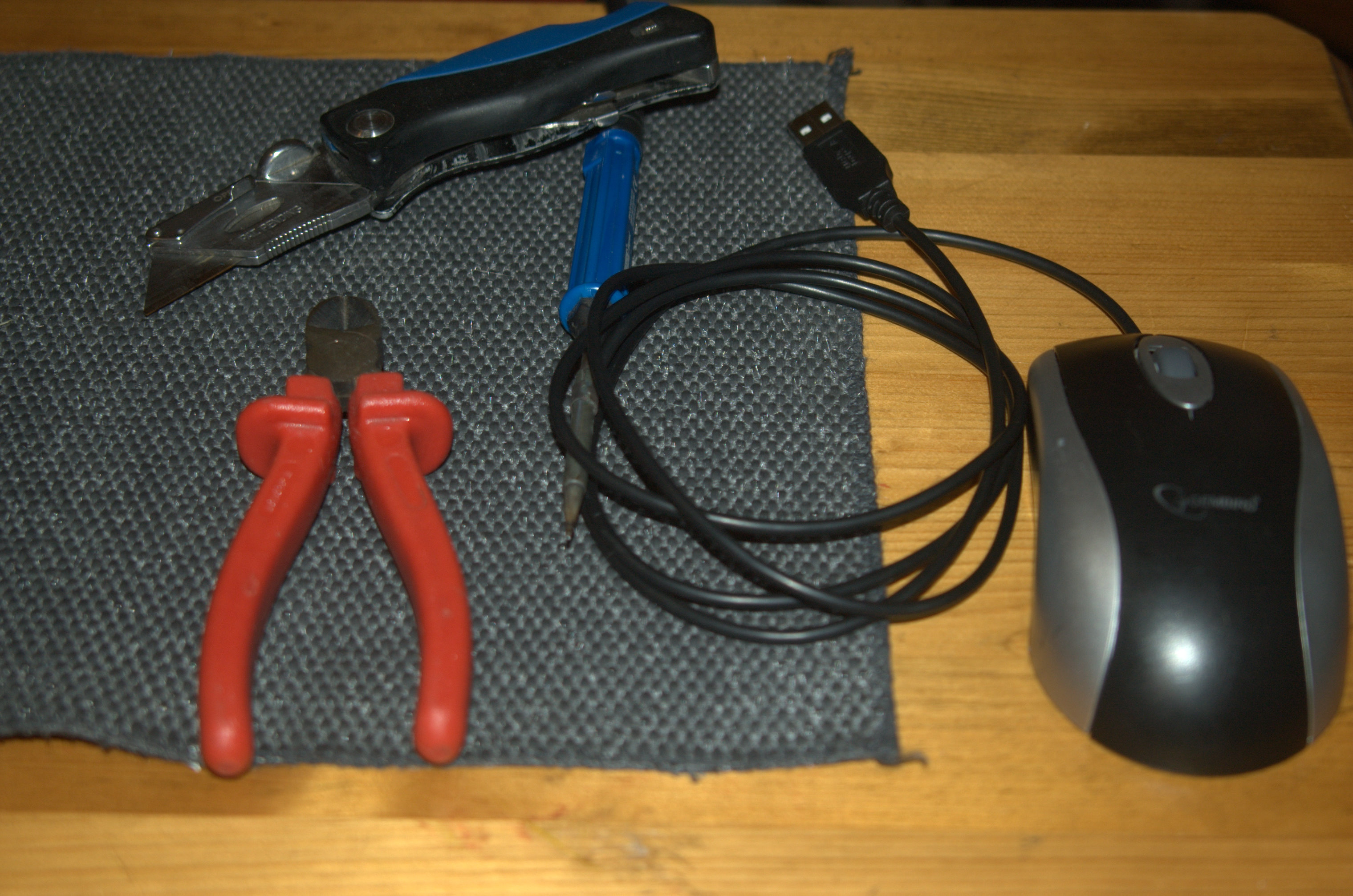 How to Repair a Moulded USB Plug : 4 Steps - Instructables