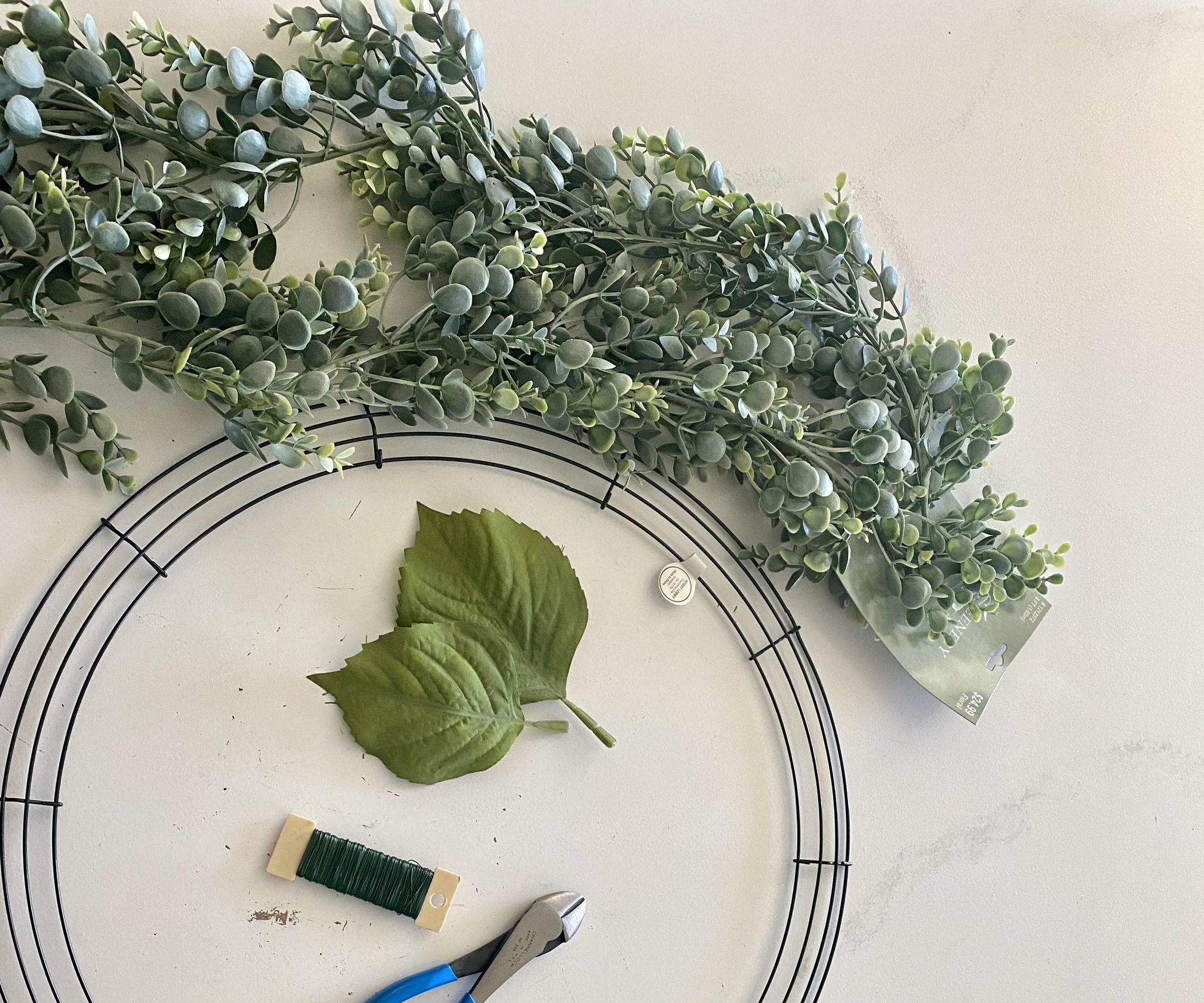 How to Make a Year-Round Wreath : 4 Steps - Instructables