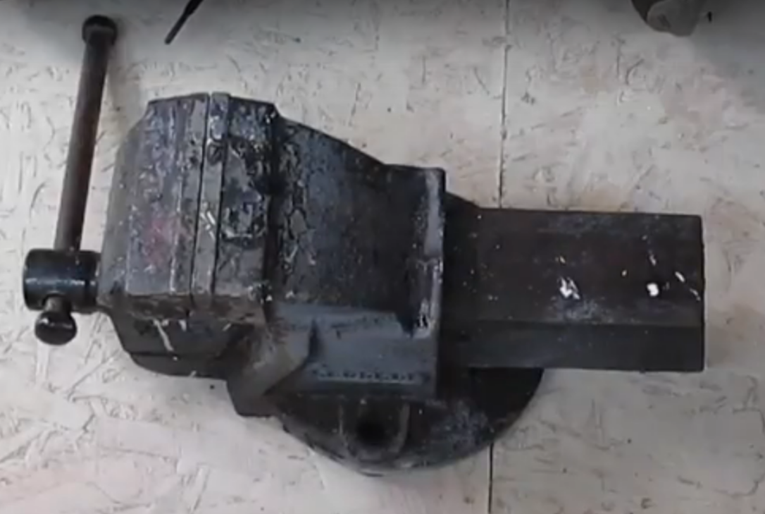 Vice Clean Up - Record No.3 : 4 Steps - Instructables