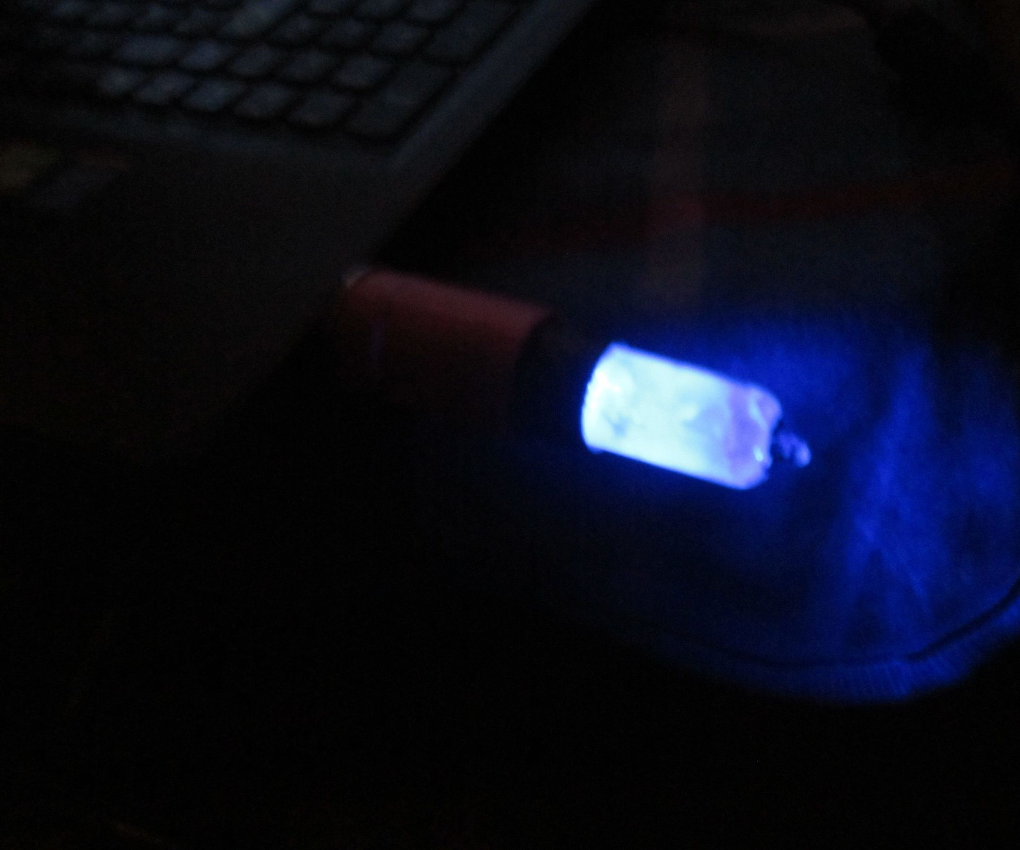 Glowing Old USB Flash Drive - Instructables
