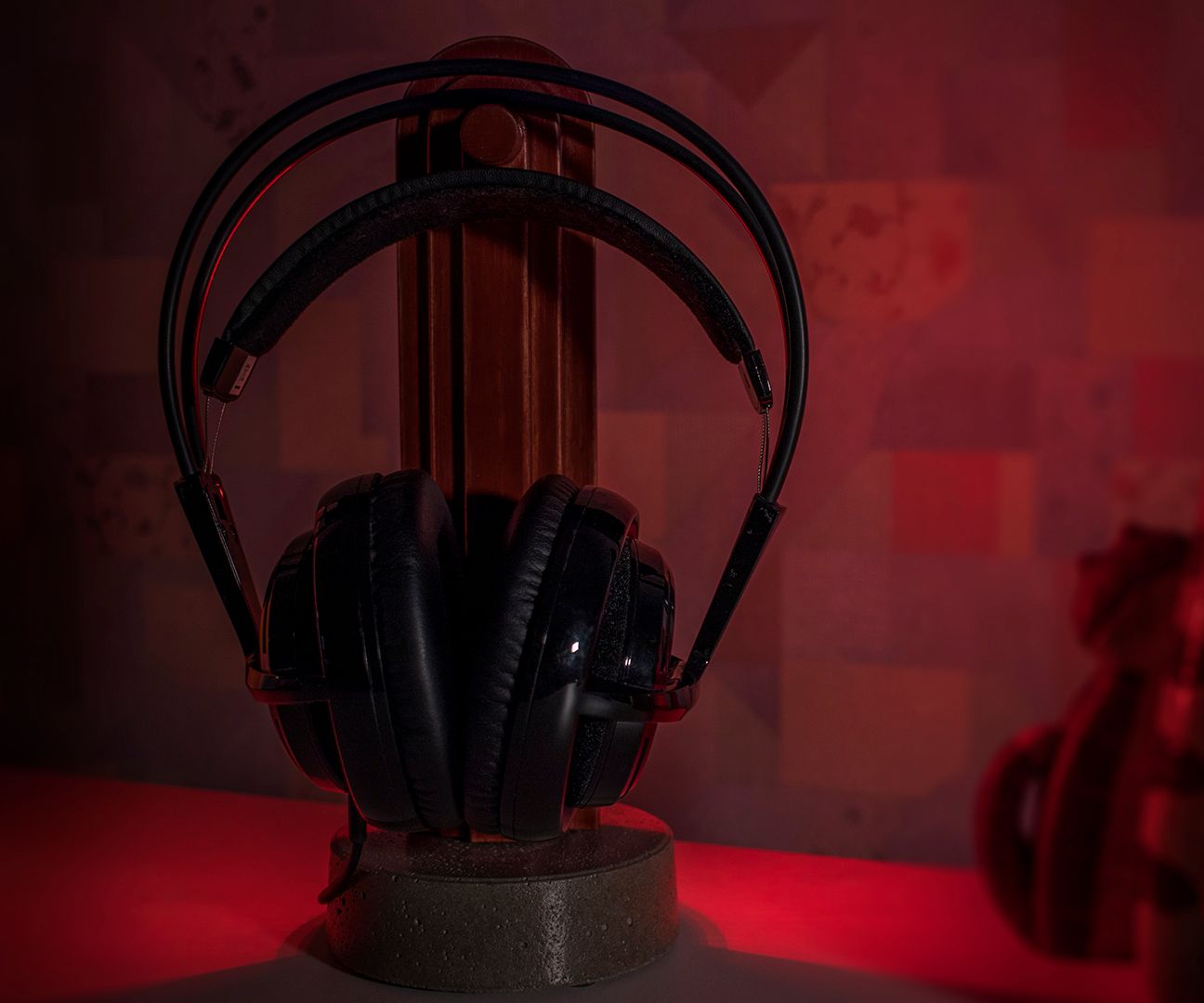 DIY Simple Headphone Stand With Subtle Lighting : 19 Steps (with ...