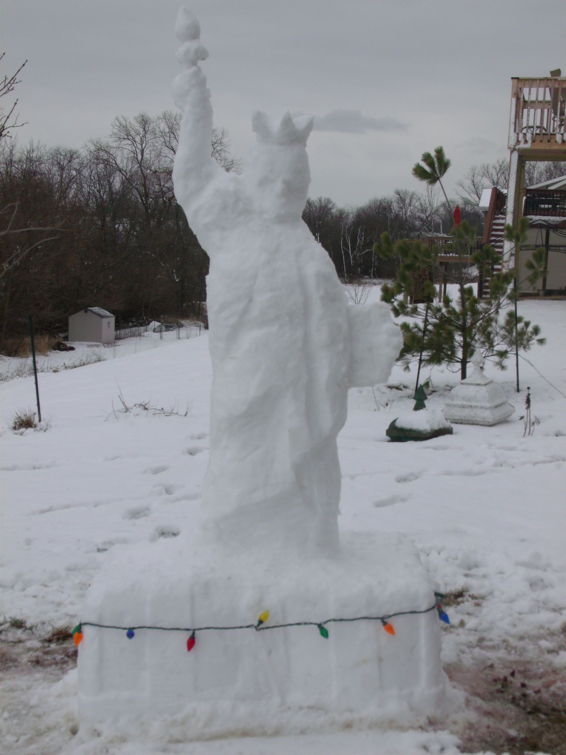 Build a 6'8" Lighted Statue of Liberty Made of Snow : 12 Steps (with ...