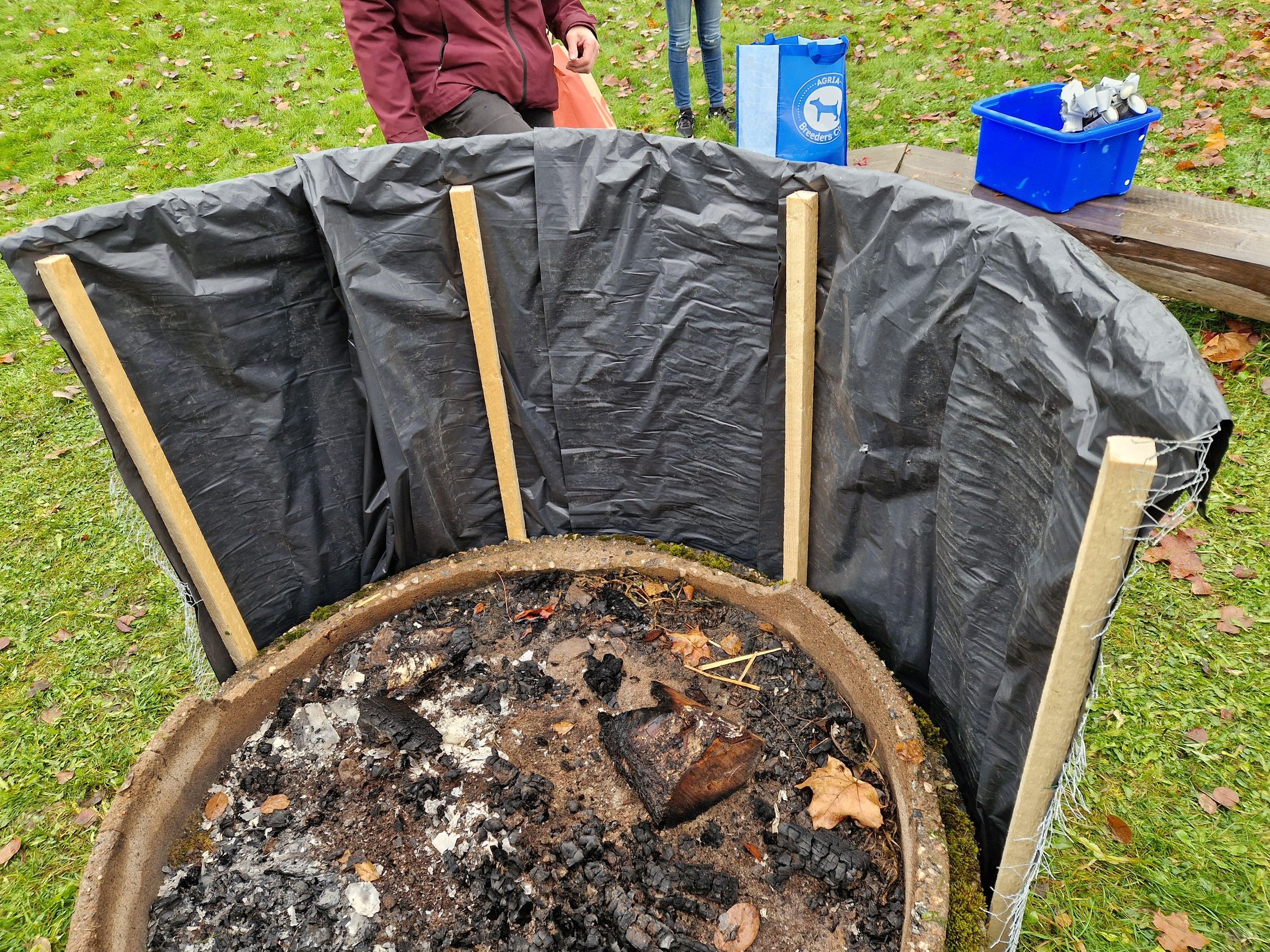 DIY Creepy Faux Well (Lightweight and Dismantlable) : 14 Steps (with ...