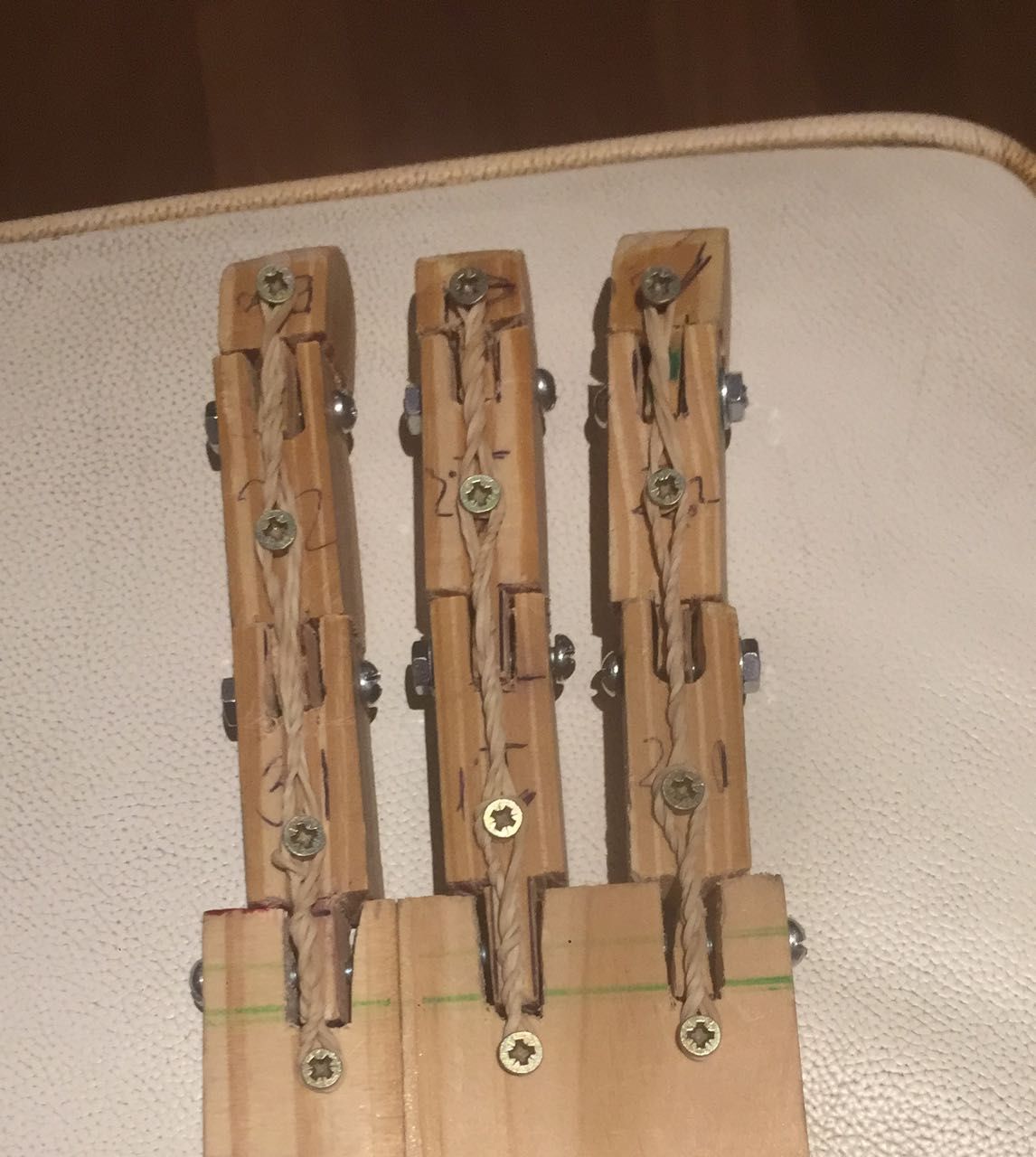 Mechanical Homemade Hand : 6 Steps - Instructables