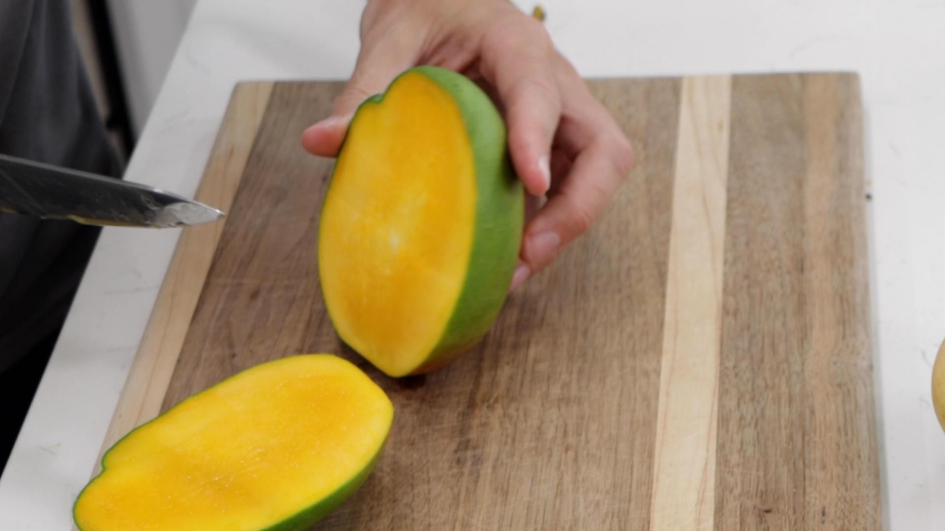 How to Eat a Mango : 7 Steps (with Pictures) - Instructables