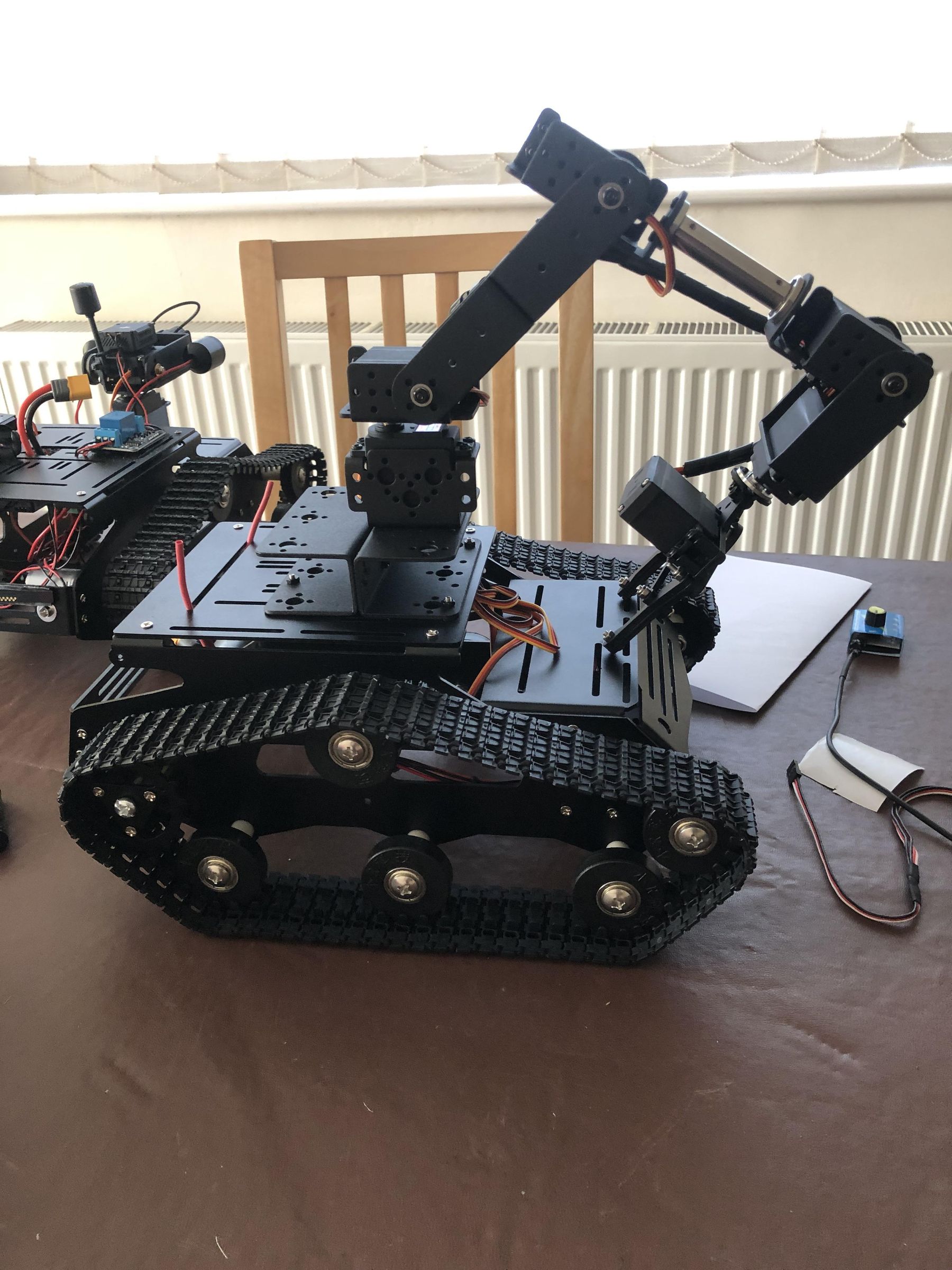 Radio Controlled YueWalker Tracked Chassis With Robot Arm - Instructables