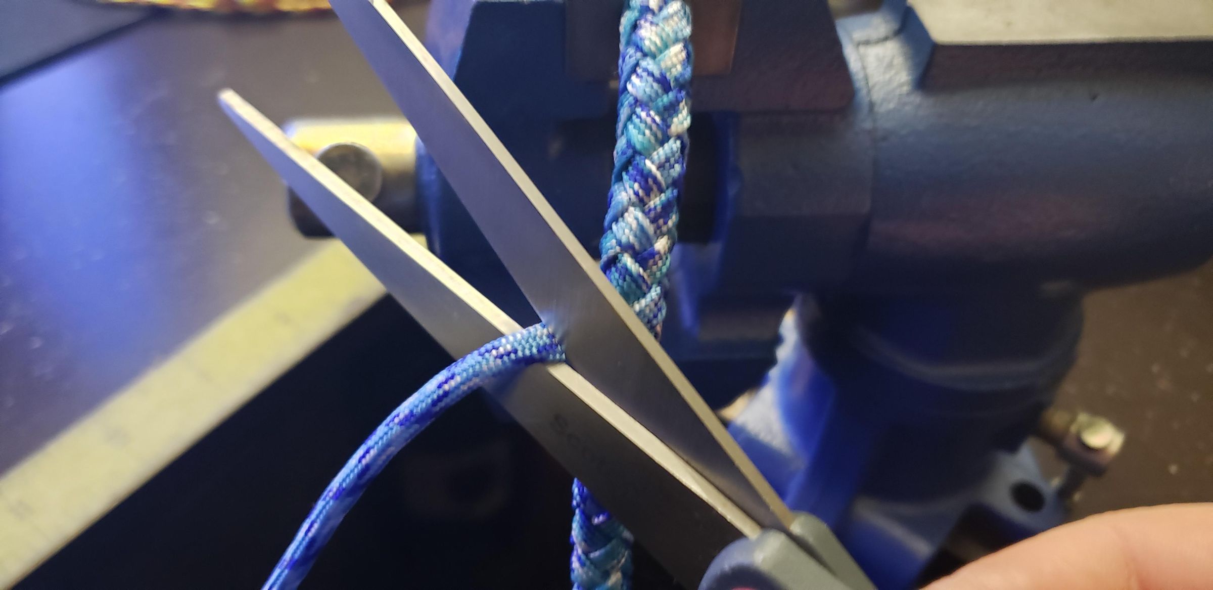 Tygra's Bolo-Whip With Paracord in 16 Plait : 9 Steps (with Pictures ...