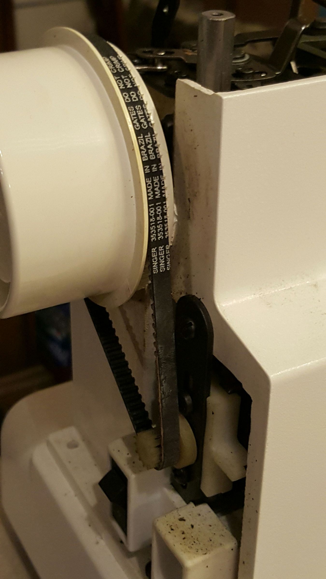 Repair a Broken Singer 57825C Handwheel Clutch Plate. : 13 Steps (with ...