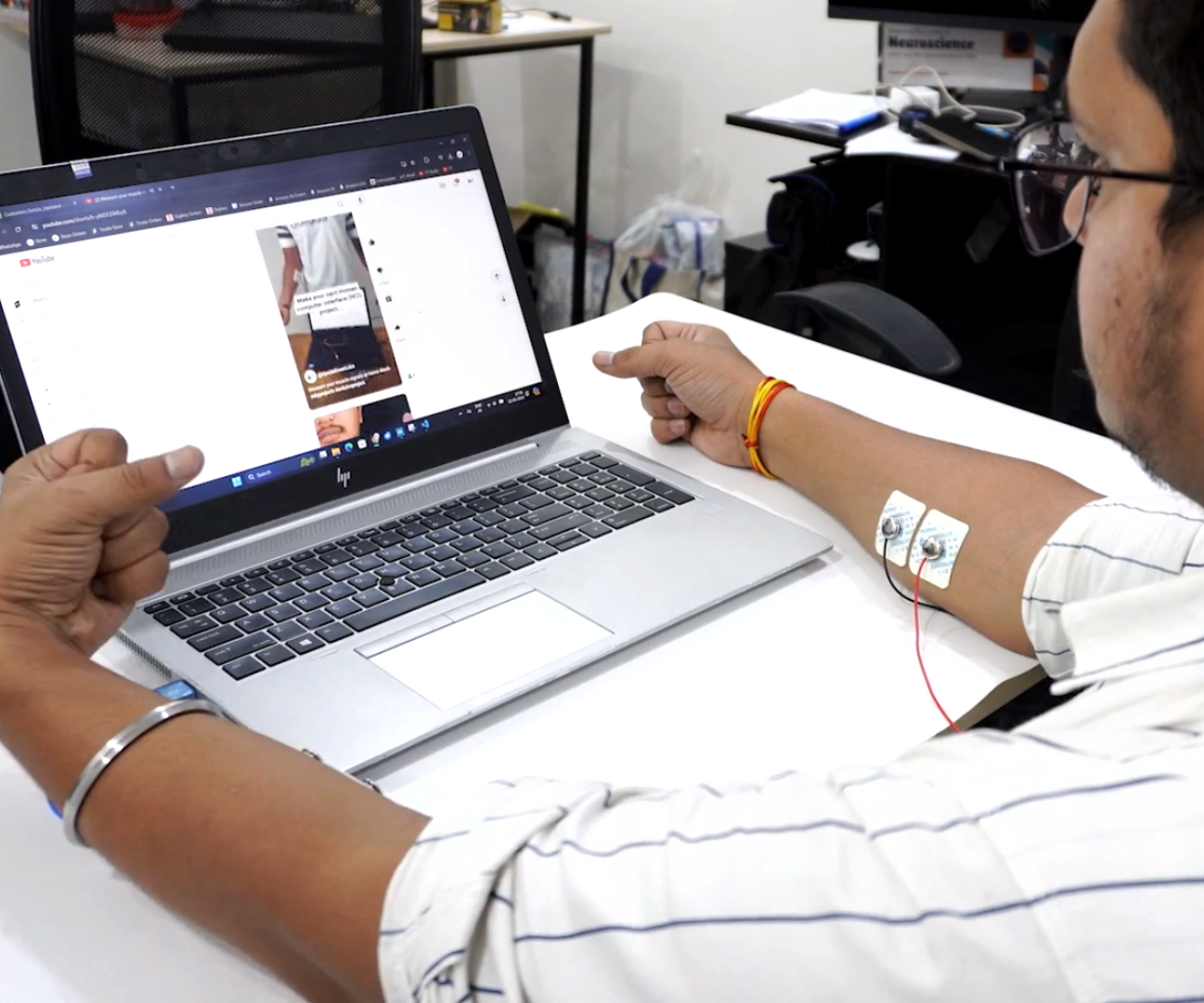 Visualizing Muscle Signals (EMG) Using Most Affordable DIY Muscle ...