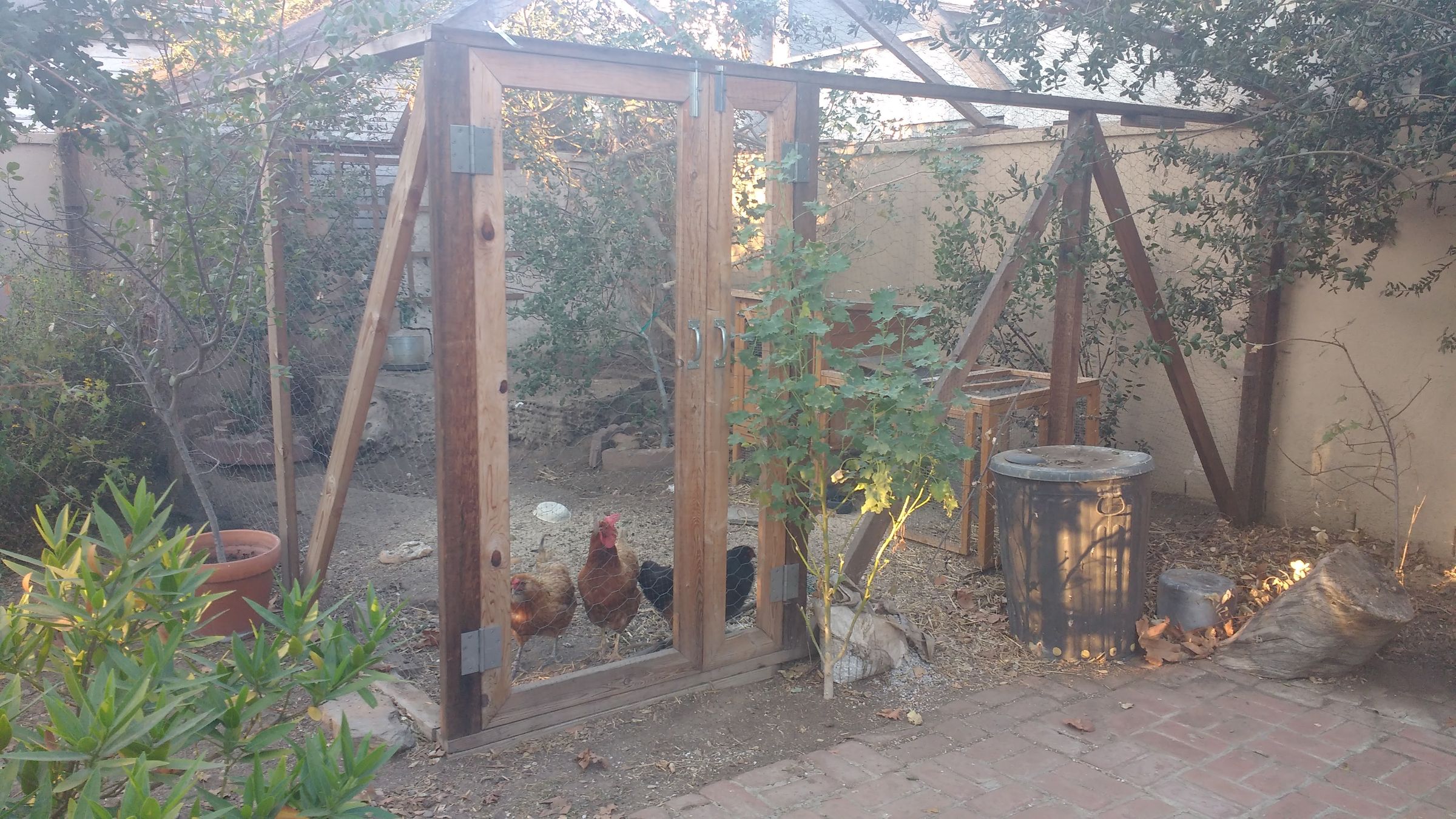 Walk-in Open Air Chicken Coop : 16 Steps (with Pictures) - Instructables