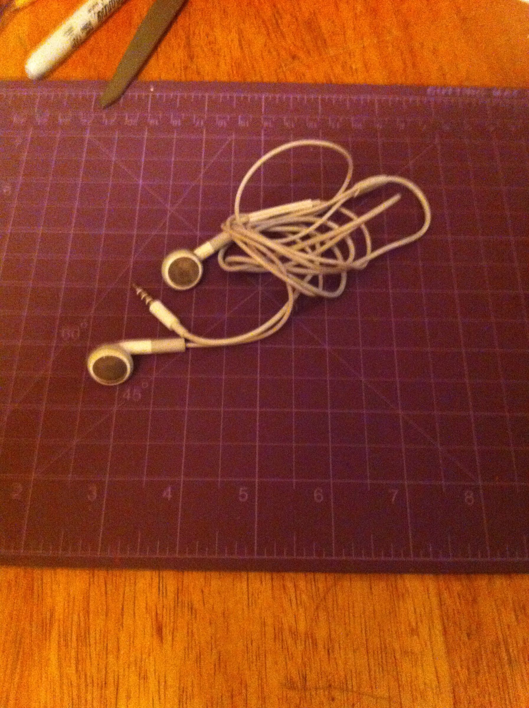 How to Make a DIY/ Do It Yourself Earbud Holder : 6 Steps - Instructables