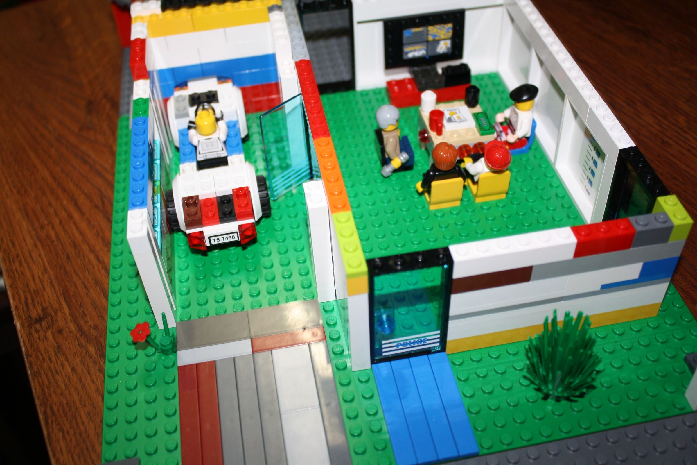 Modern Police House - Instructables