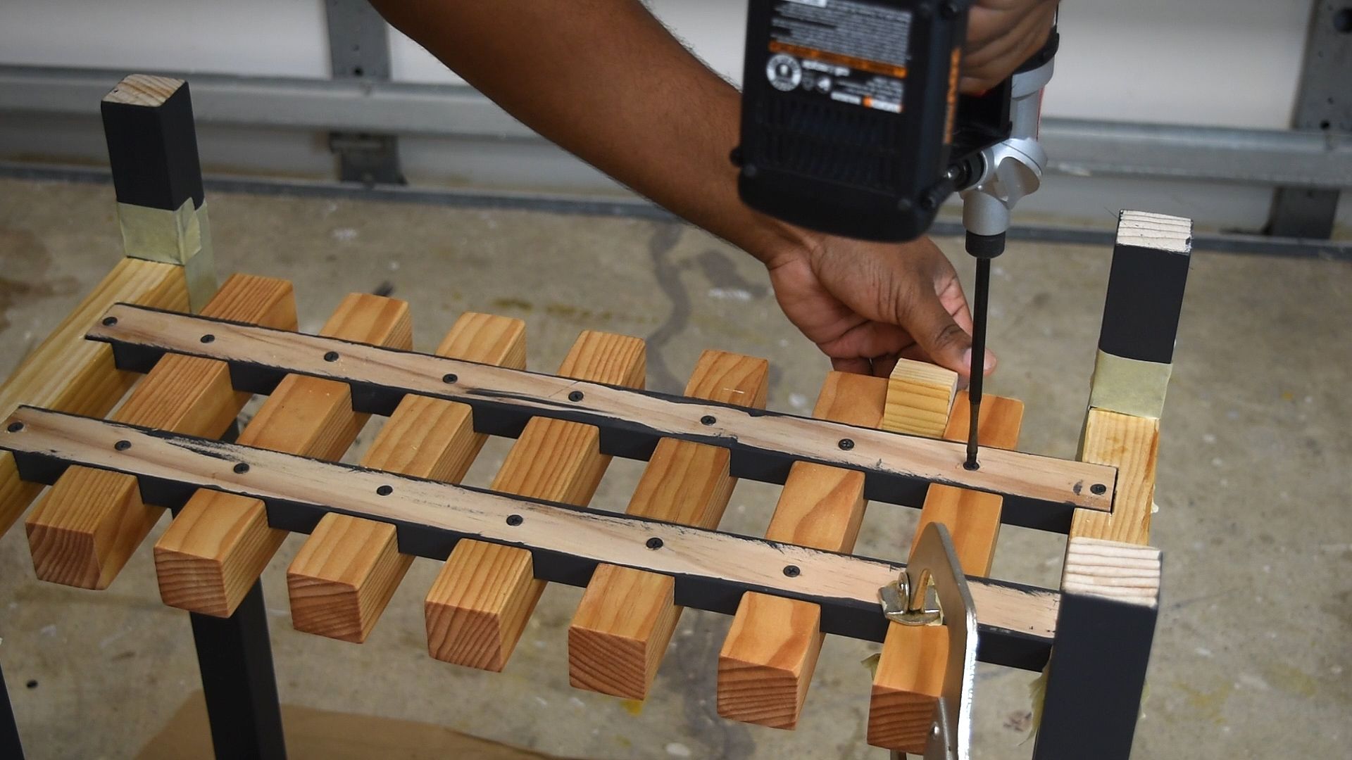 HOW TO MAKE a RAISED PLANTER BOX : 6 Steps (with Pictures) - Instructables