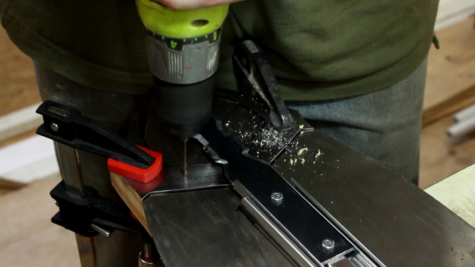 Captain America Infinity War Shield (with Hidden Blade) : 25 Steps ...