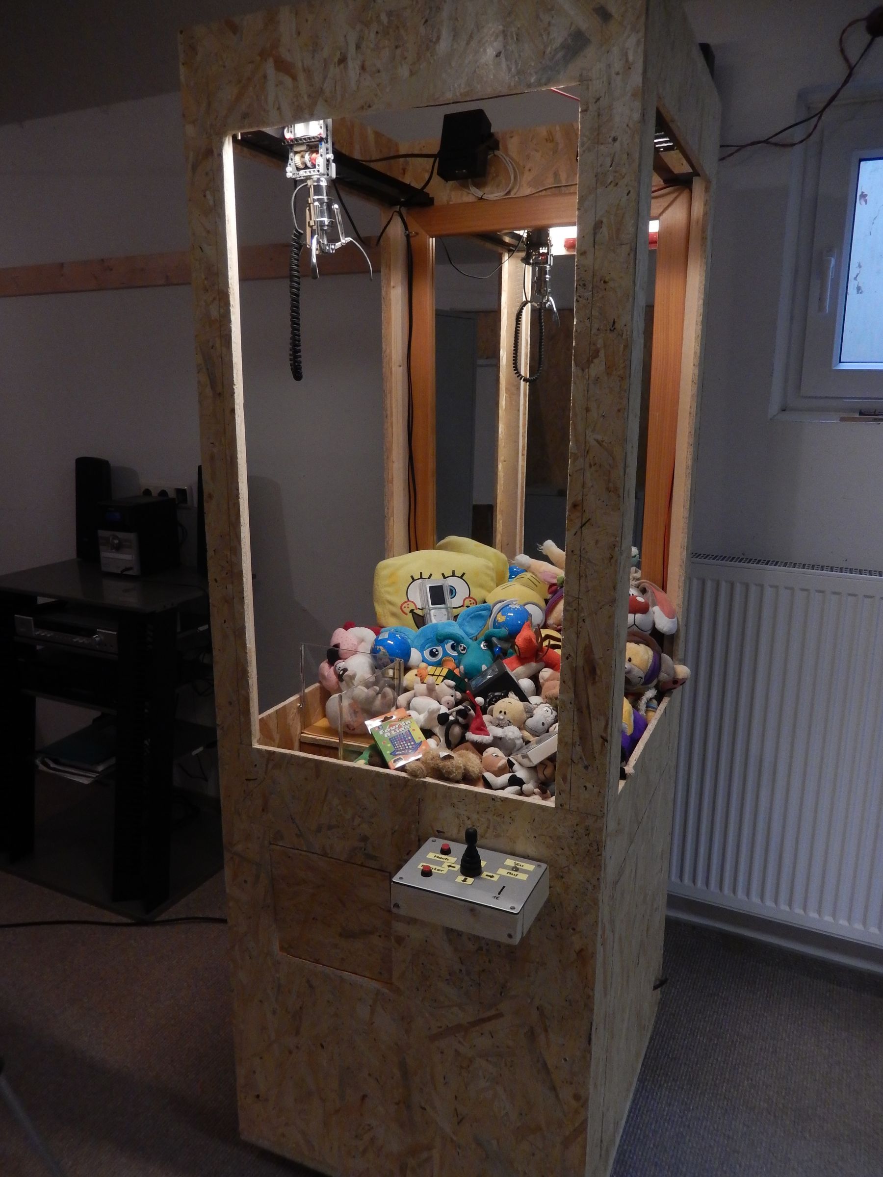 AWESOME HOMEMADE CLAW MACHINE : 5 Steps - Instructables