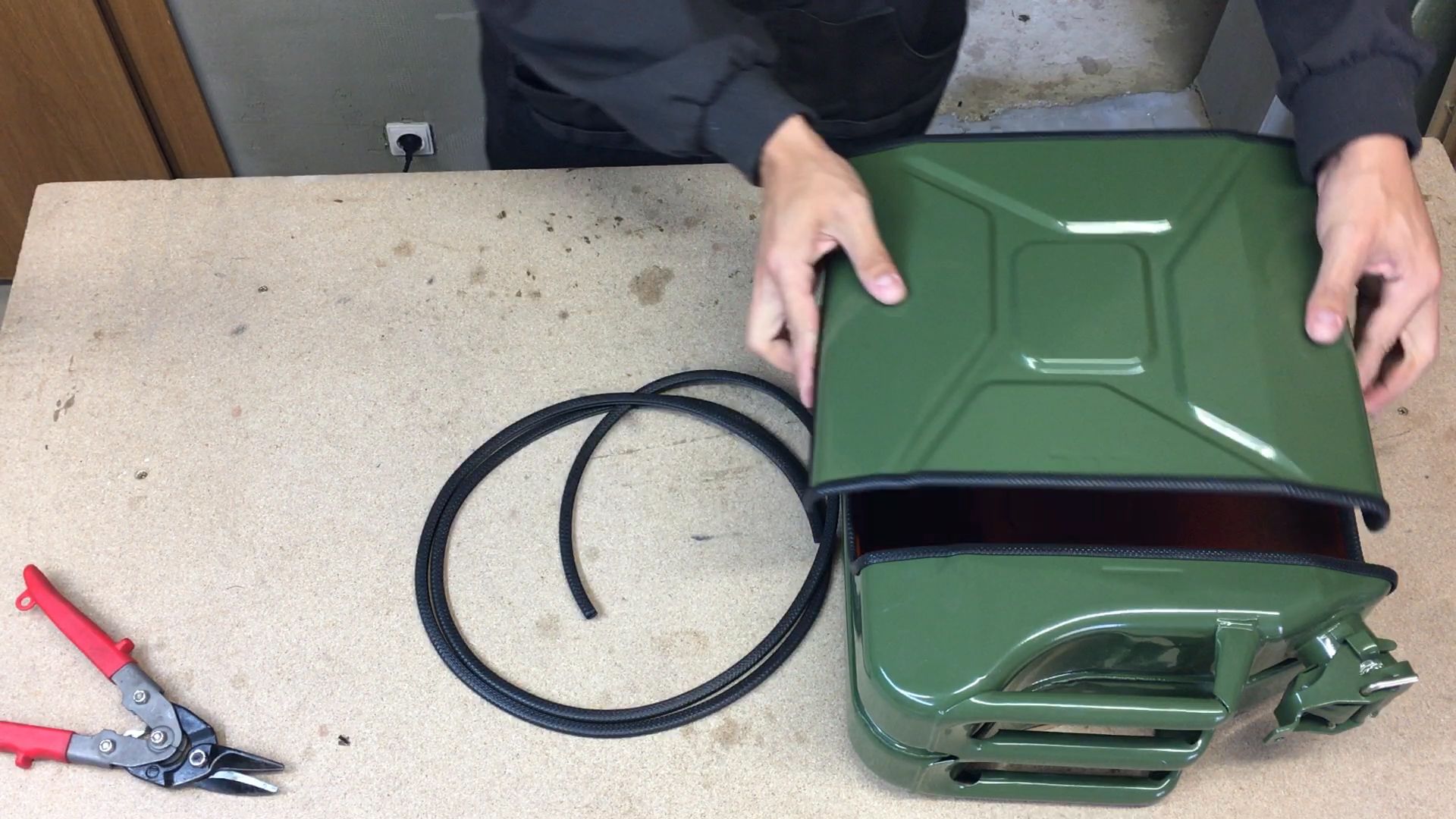 How to Make a Mini Bar From Jerry Can : 10 Steps (with Pictures ...