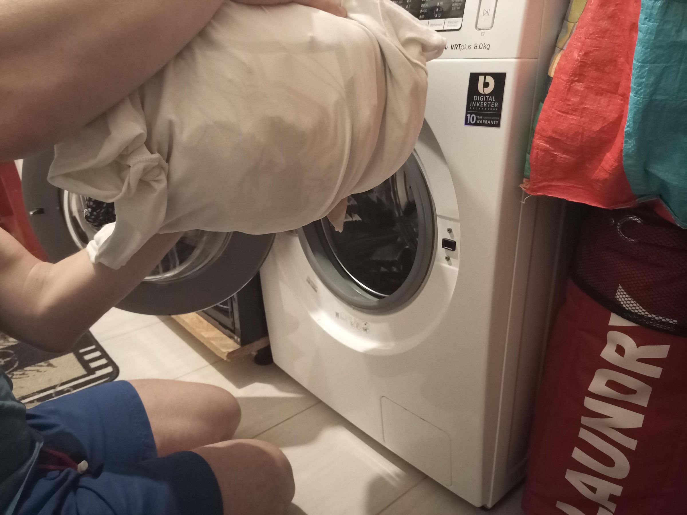 How to Pull Out Laundry From a Washing Machine : 4 Steps - Instructables
