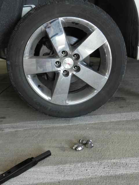 How to Change a Car Tire : 7 Steps - Instructables
