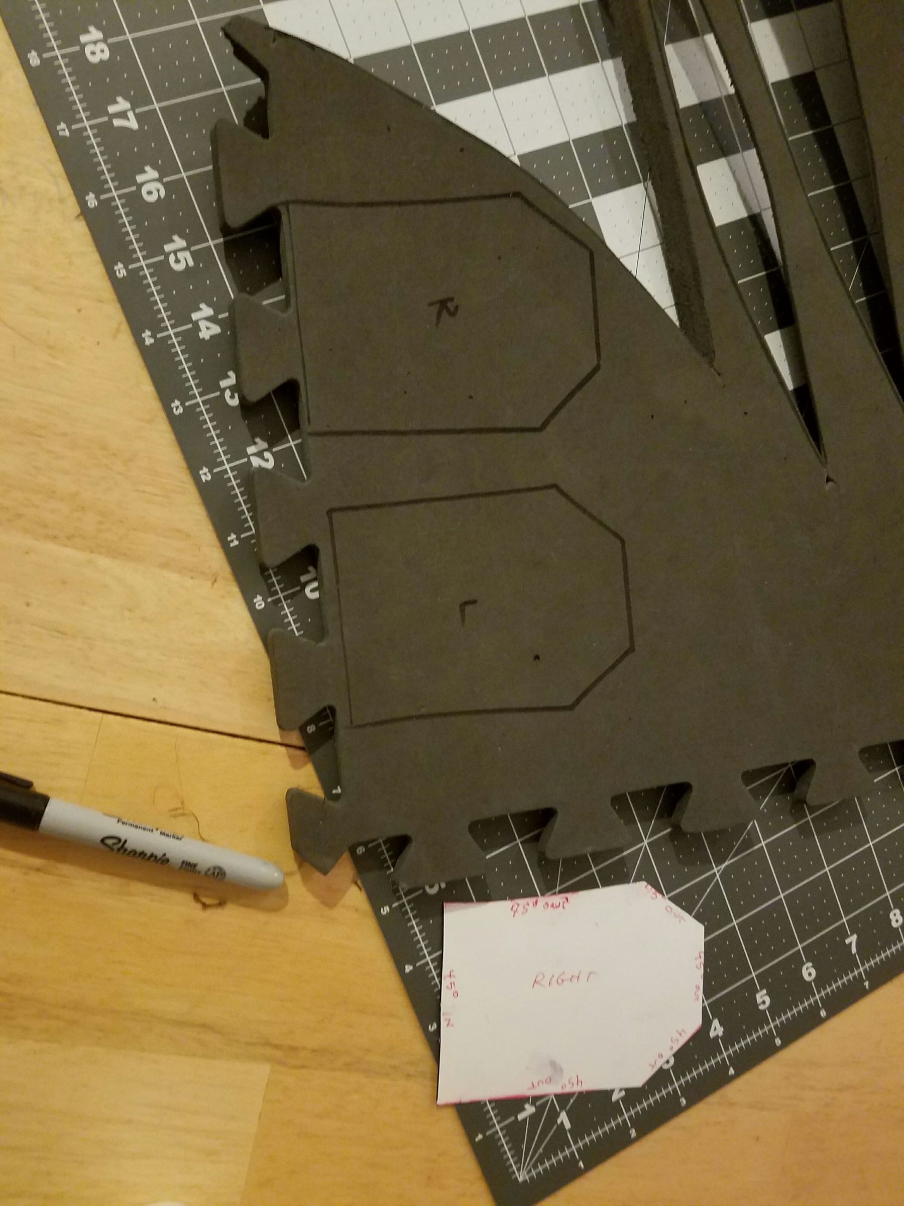 Batman Gauntlets : 7 Steps (with Pictures) - Instructables