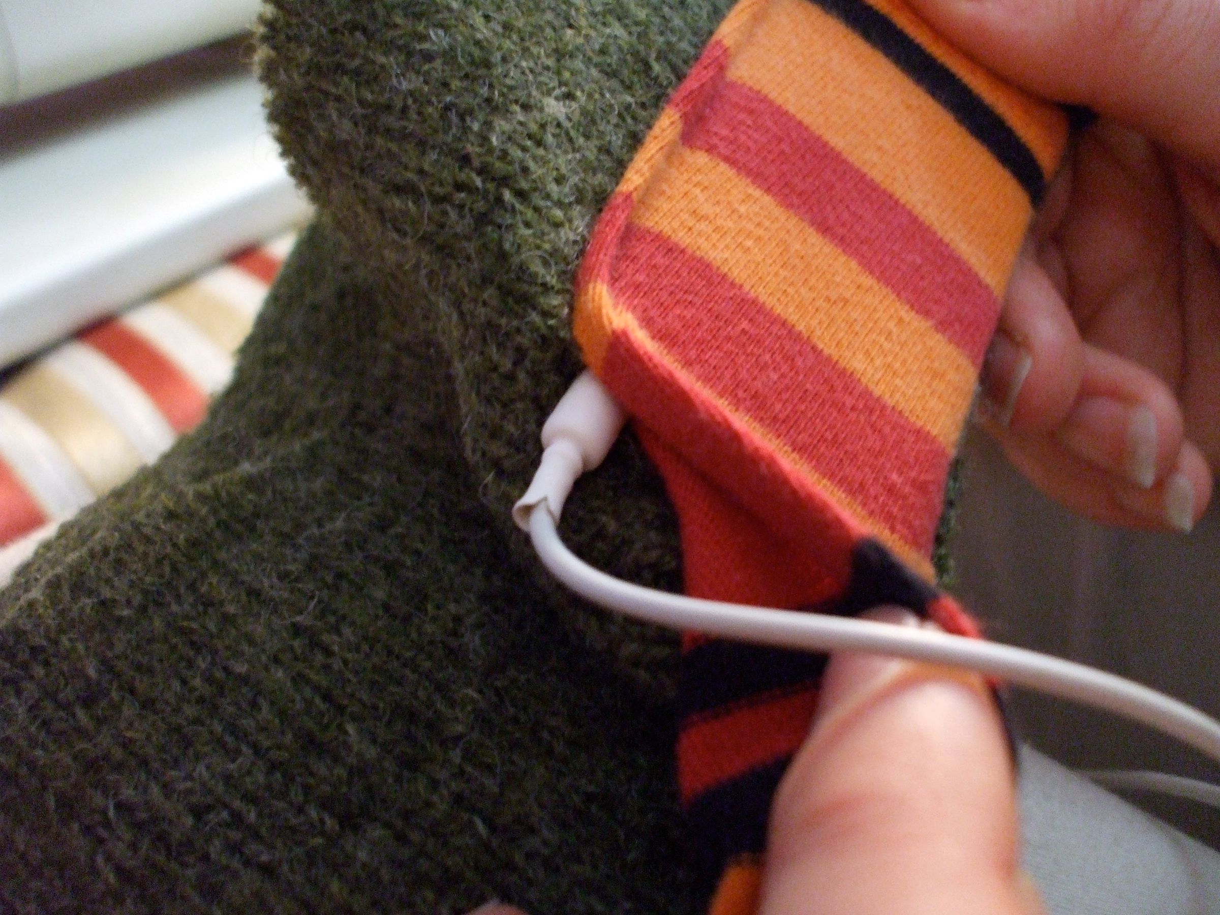 How to Make an IPod Hat : 11 Steps (with Pictures) - Instructables