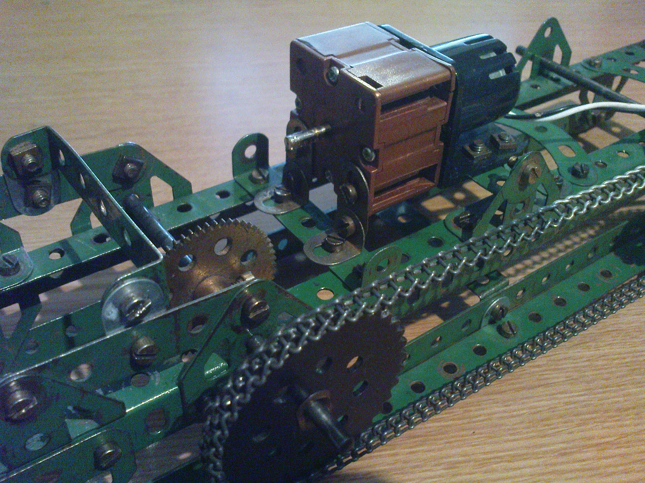 Meccano Walking Machine : 9 Steps - Instructables