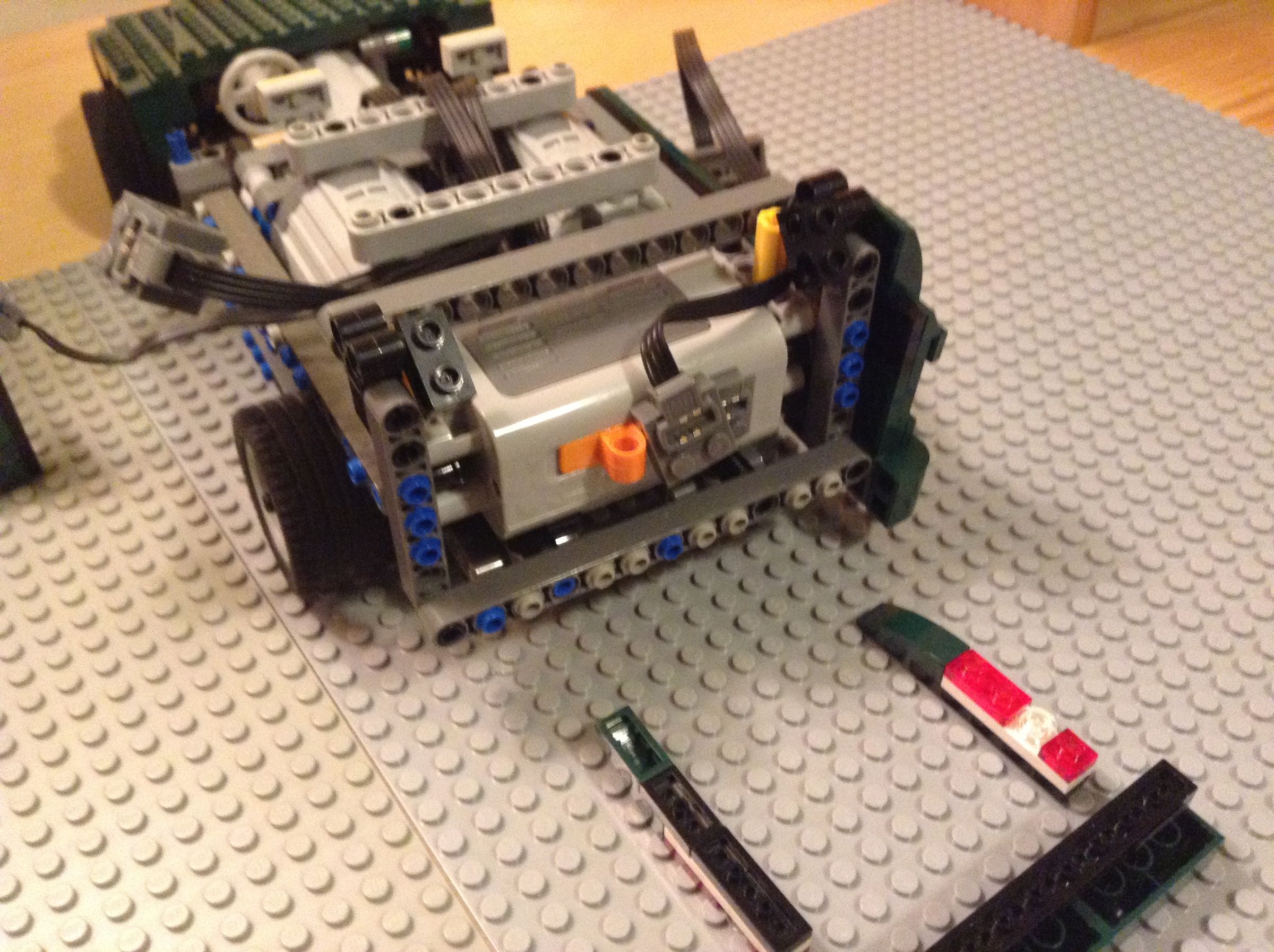 Remote Control Lego Car (1997 Volvo 850) : 10 Steps (with Pictures ...